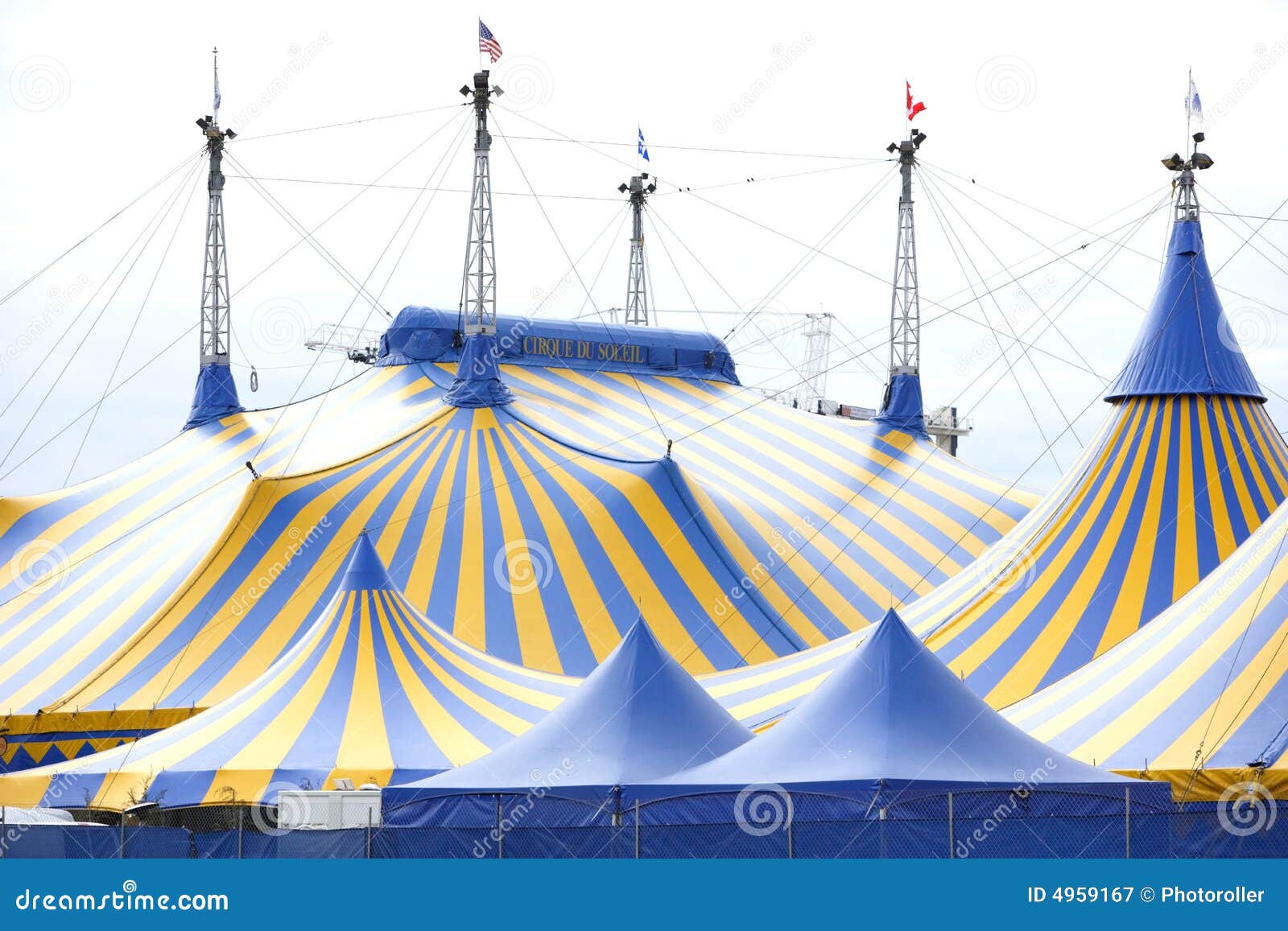 Gelbes Und Blaues Zirkus-Zelt Stockbild - Bild von stern, einstellung ...
