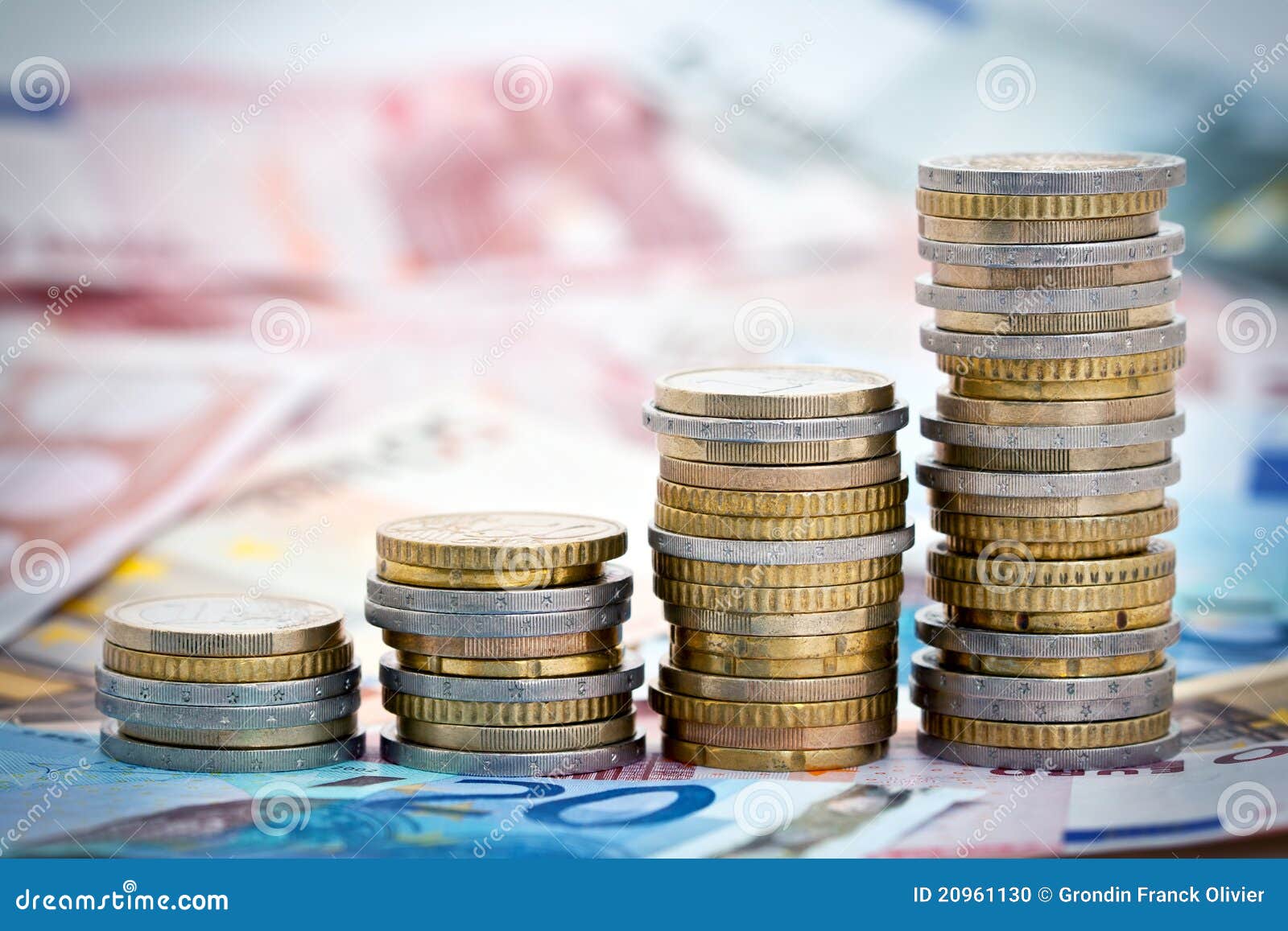 Geld stock foto. Image of stapel, europees, recessie - 20961130