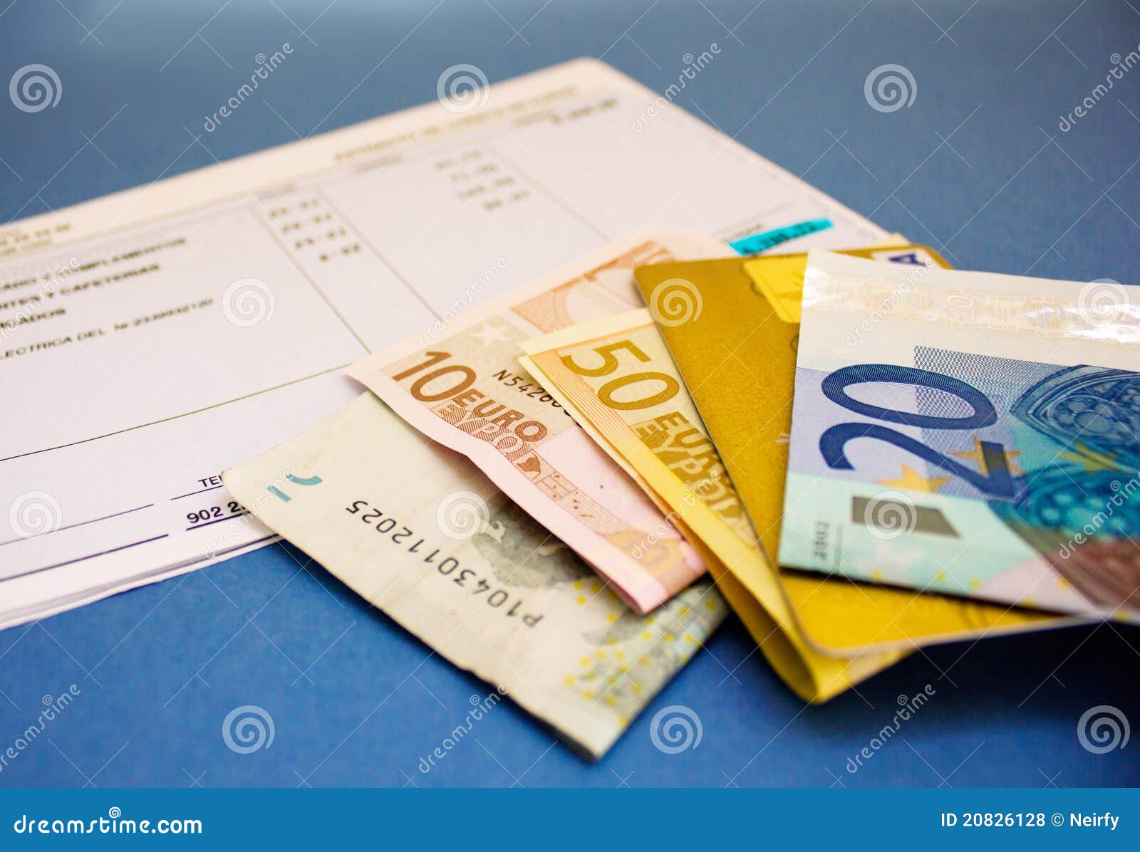 Geld en rekening stock foto. Image of achtergrond, schuld - 20826128