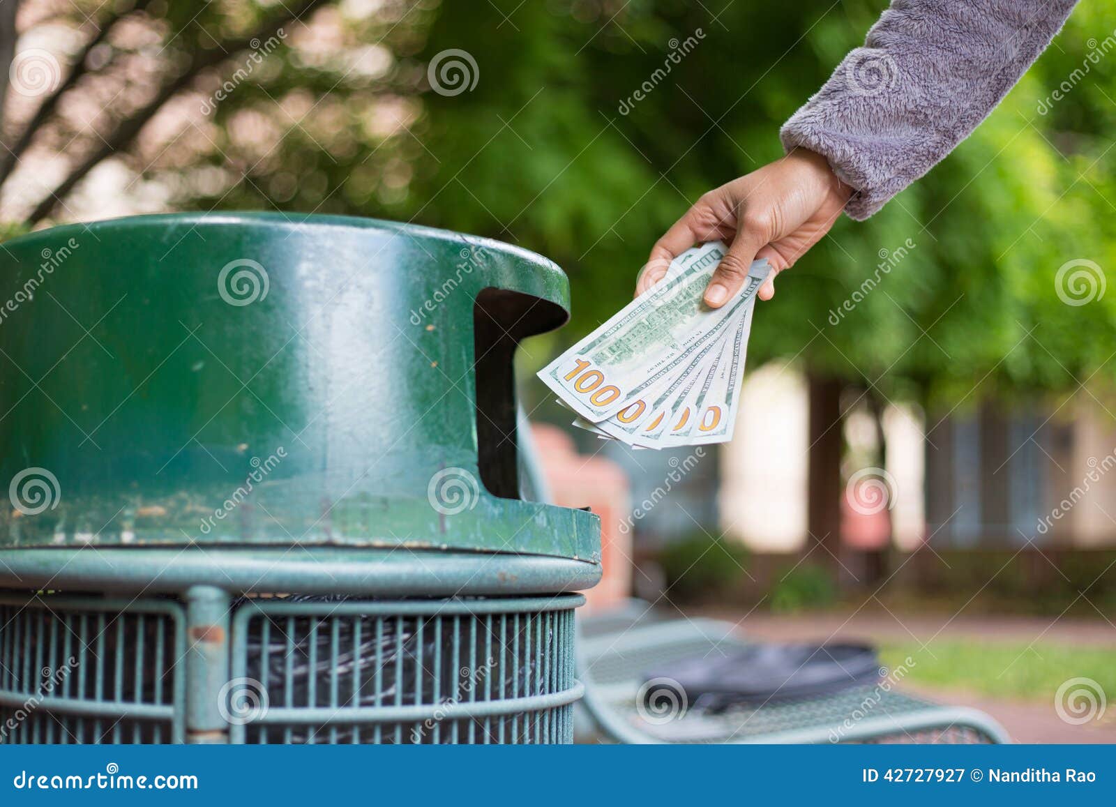 Geldverschwendung stockbild. Bild von asiatisch, abfall - 42727927