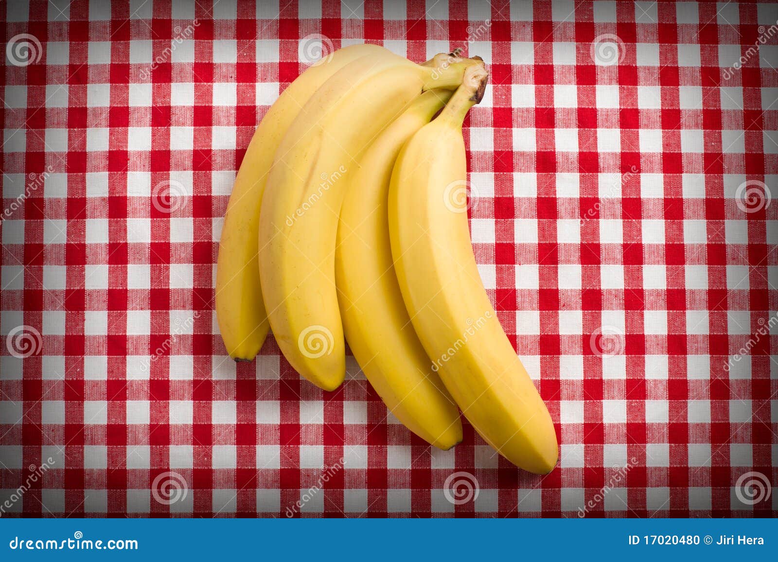 Gele Bananen Op Geruit Tafelkleed Stock Foto - Image of gezond, groep ...