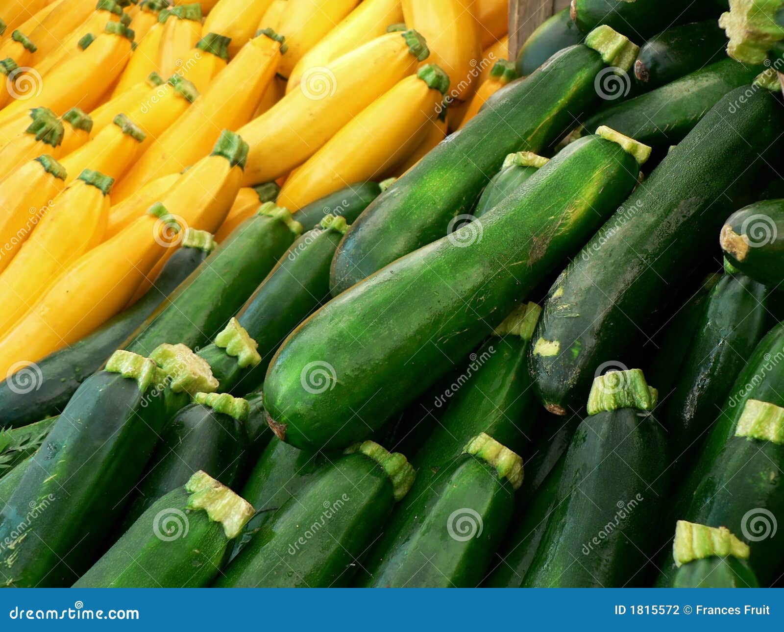 Gele En Groene Courgettepompoen Stock Foto - Image of pompoen, vers ...