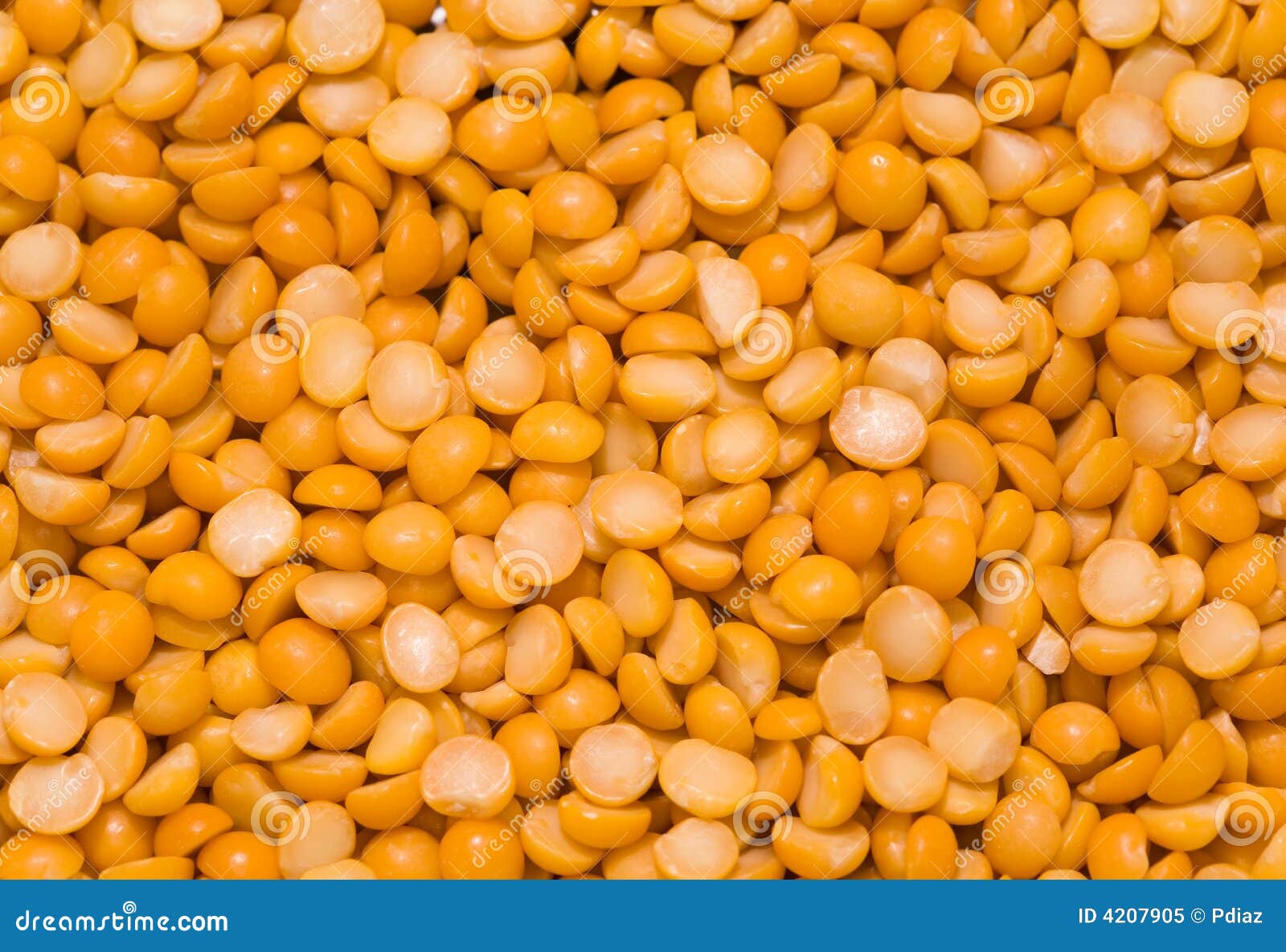 Gele erwten stock afbeelding. Image of schotel, geel, macro - 4207905