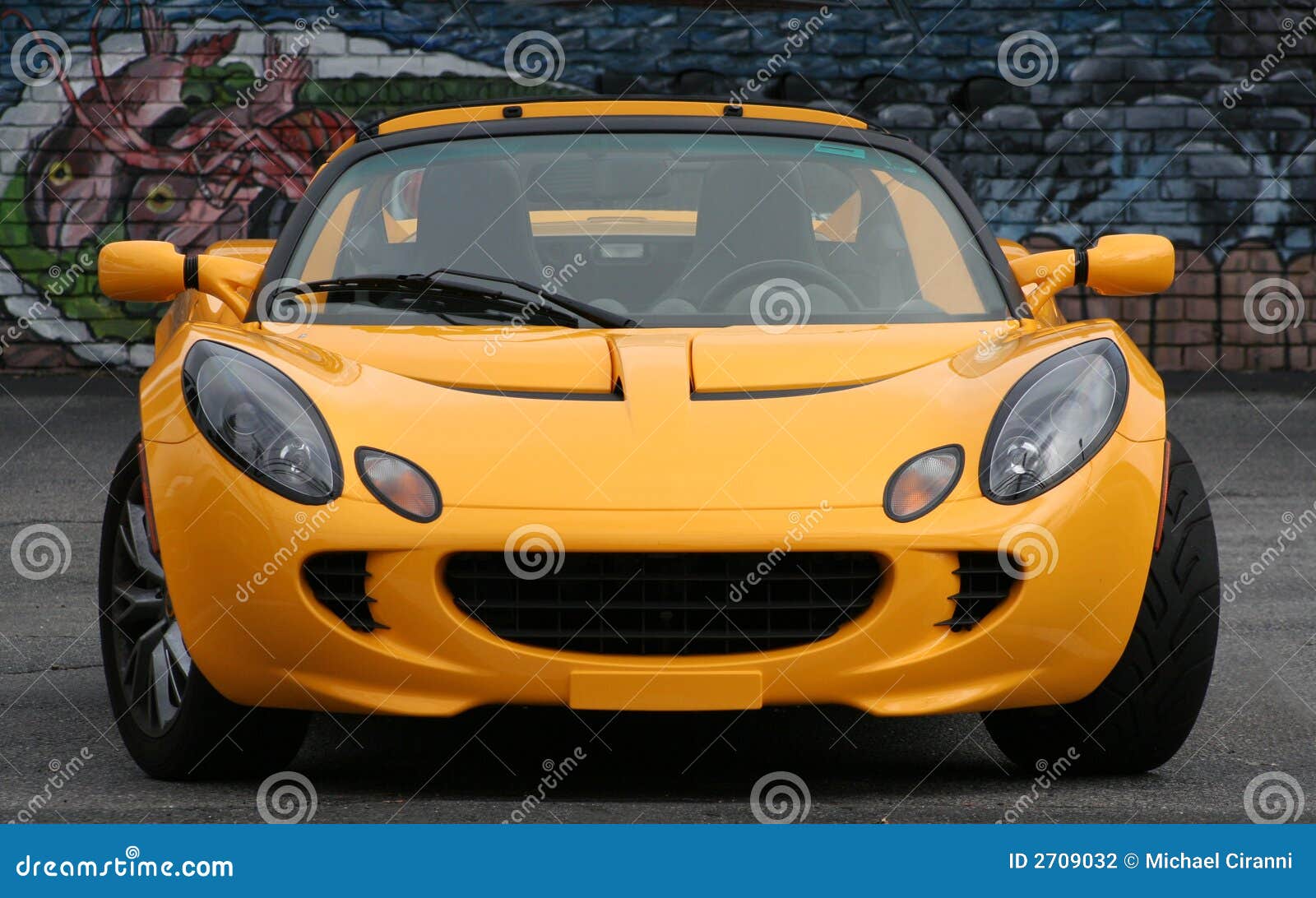 Gele exotische auto stock foto. Image of snelheid, kleur - 2709032