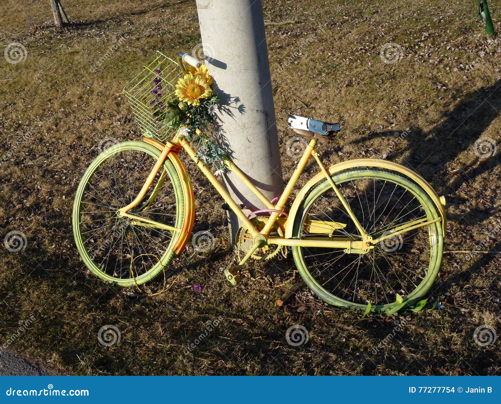 Gele Fiets stock foto. Image of hippie, fiets, antiquiteit - 77277754