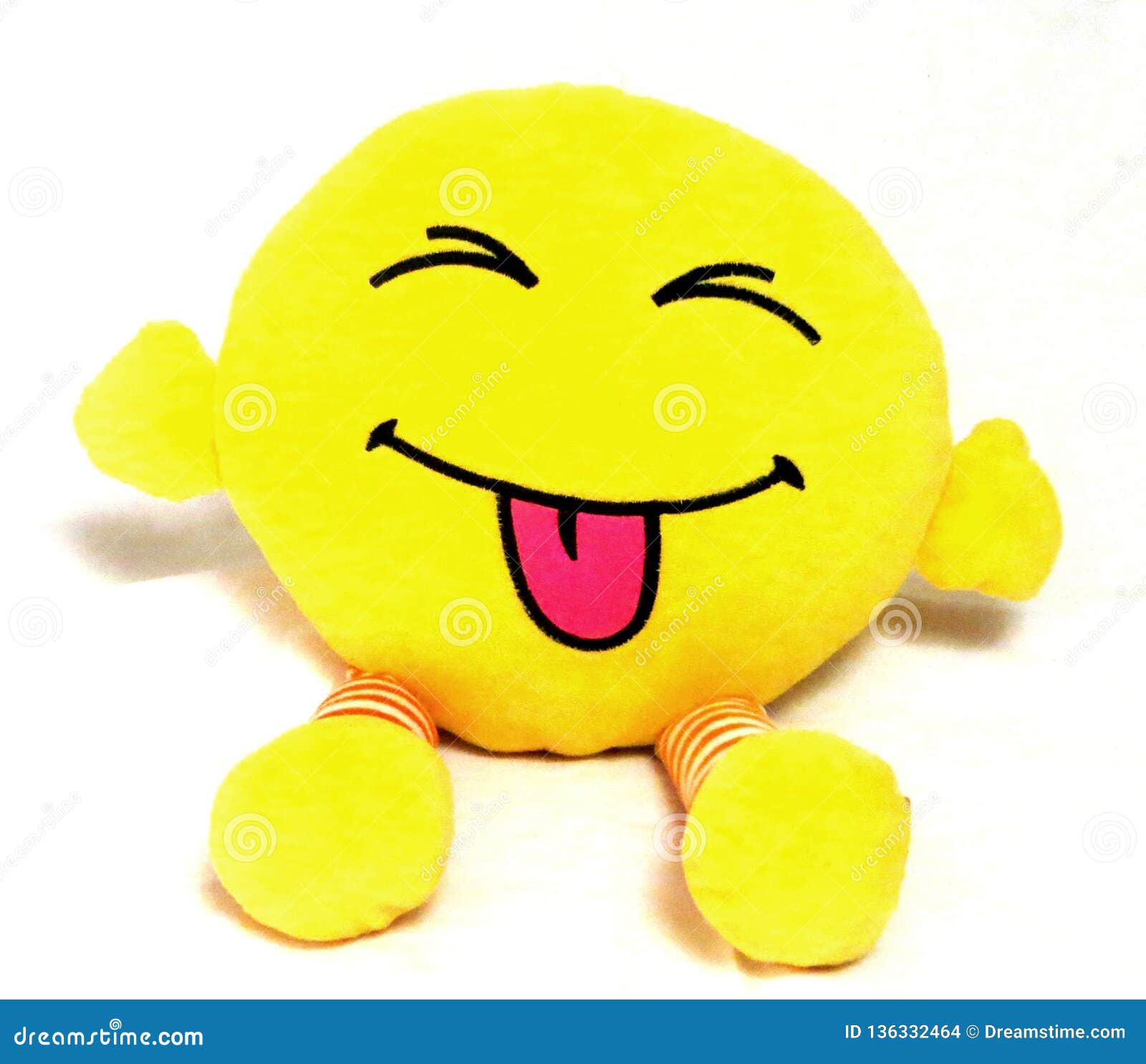 Gele grappige smiley stock foto. Image of gevoel, helder - 136332464