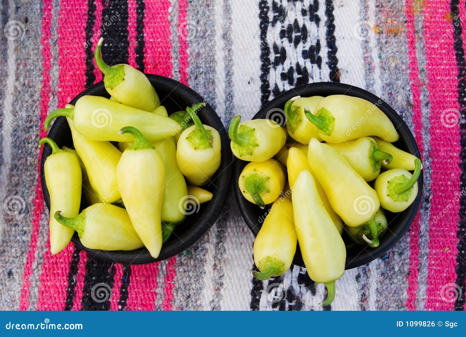 Gele jalapenopeper stock foto. Image of peper, eten, diners - 1099826