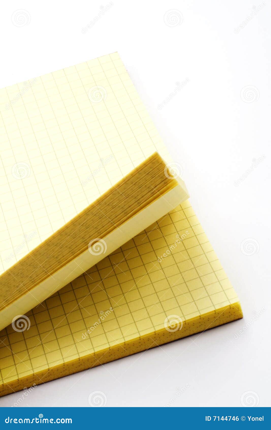 Gele kaarten stock foto. Image of communiceer, adverteer - 7144746