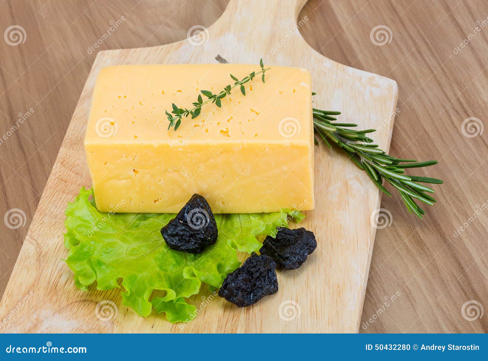 Gele kaas stock foto. Image of enkelvoudig, ontbijt, zwitsers - 50432280