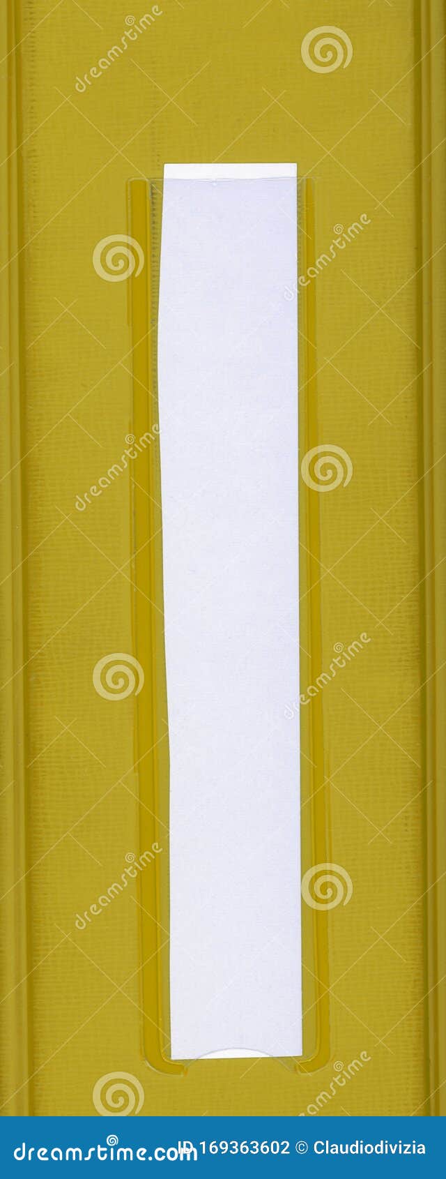 Gele map, wit label stock foto. Image of etiket, exemplaar - 169363602