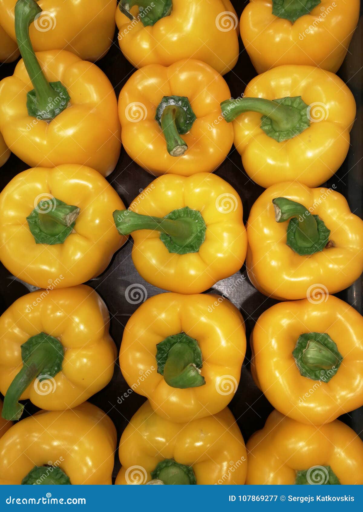 Gele Peper stock afbeelding. Image of seizoen, groep - 107869277