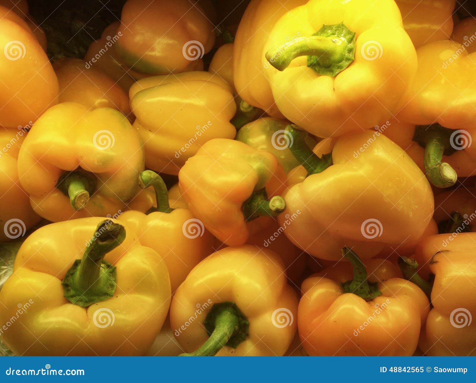 Gele Peper stock afbeelding. Image of peper, vers, markt - 48842565