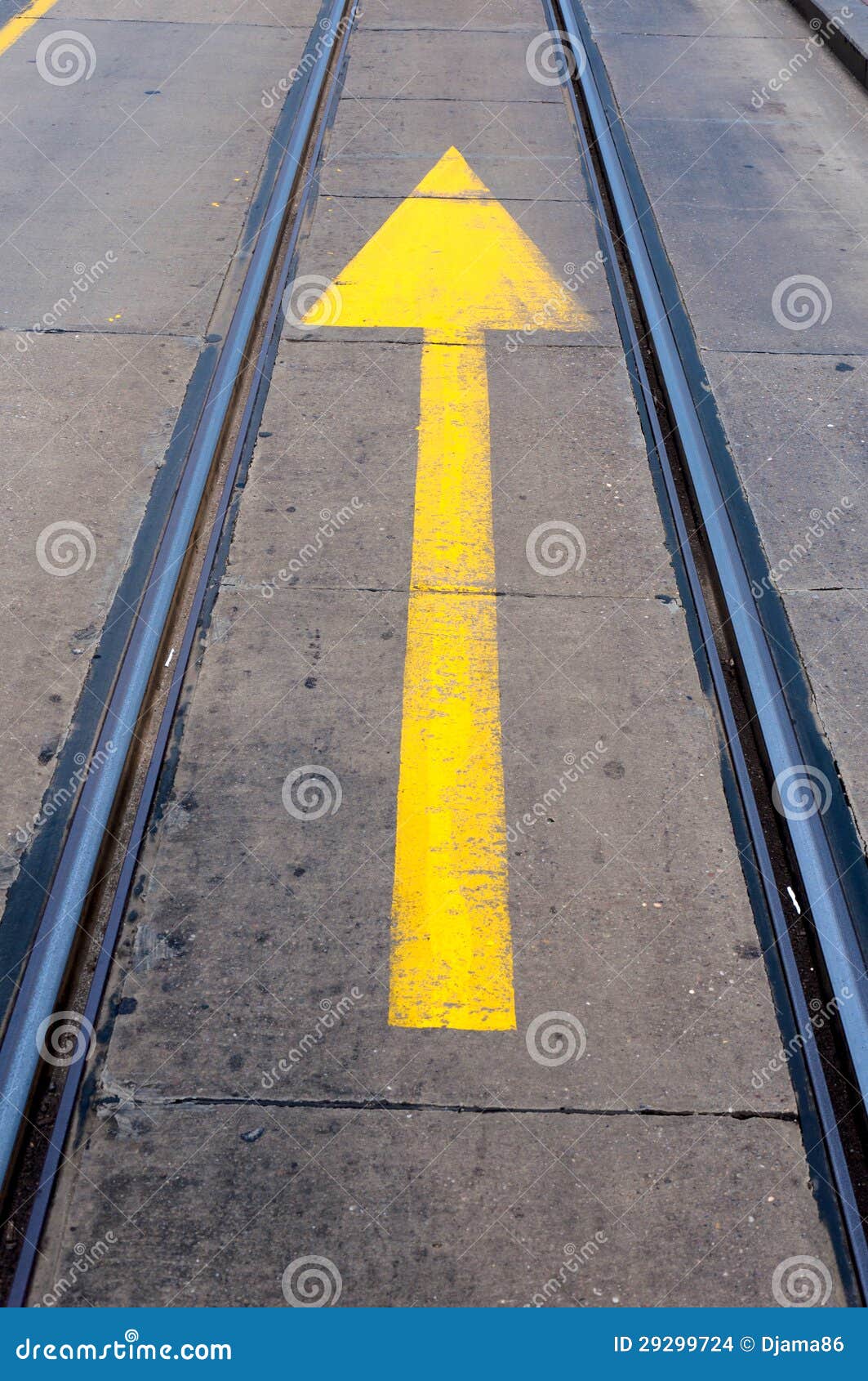 Gele pijl stock foto. Image of nieuw, doel, hoek, scherp - 29299724