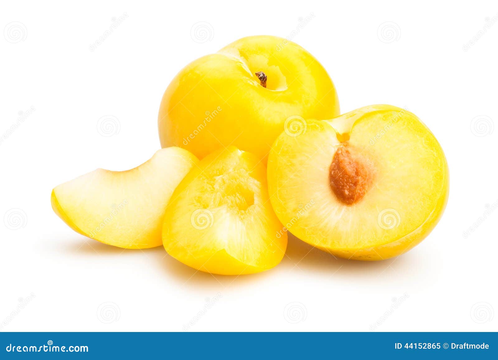 Gele pruim stock afbeelding. Image of helder, plak, half - 44152865