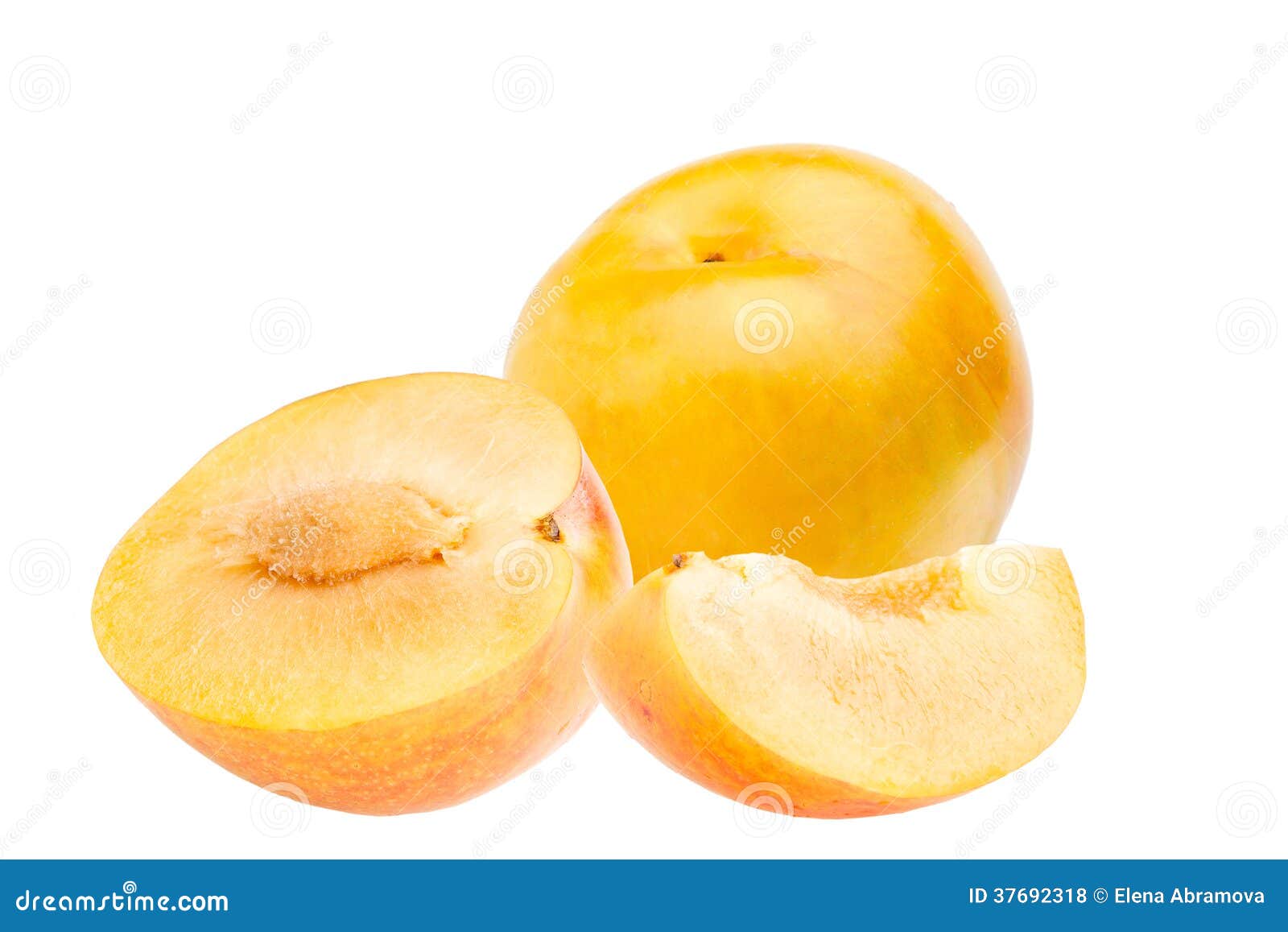 Gele pruimen stock foto. Image of half, groen, pruim - 37692318