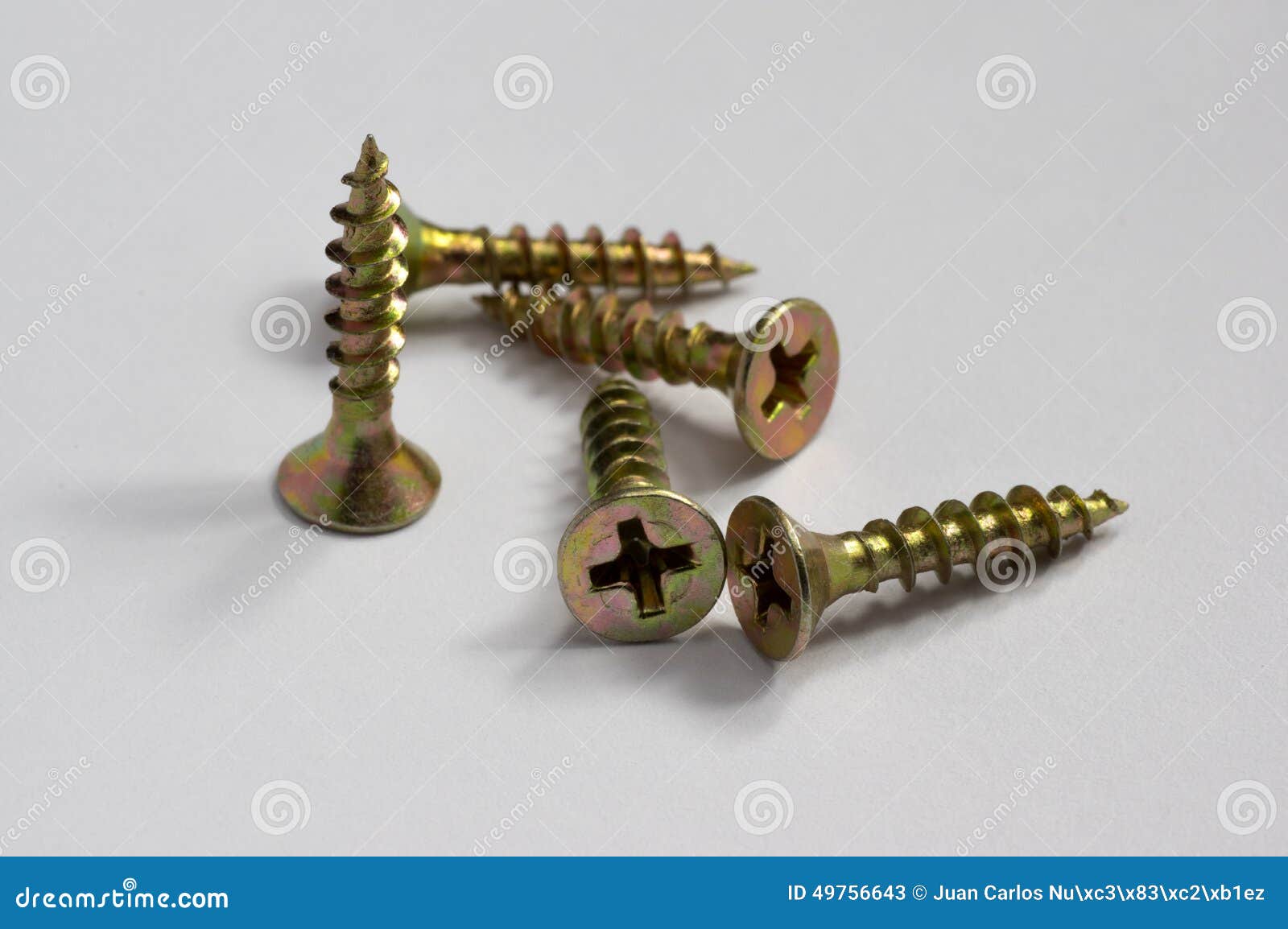 Gele schroeven voor hout stock afbeelding. Image of staal - 49756643