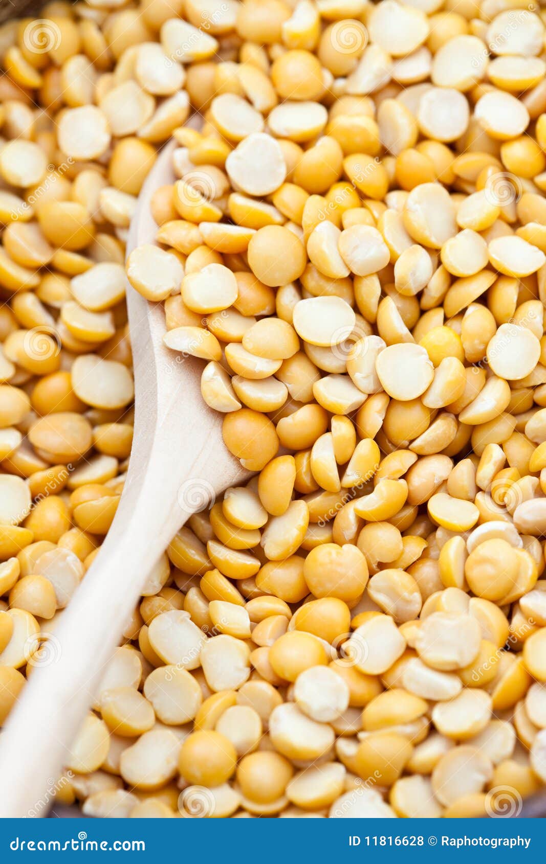 Gele spliterwten stock foto. Image of erwten, lepel, gastronomisch ...