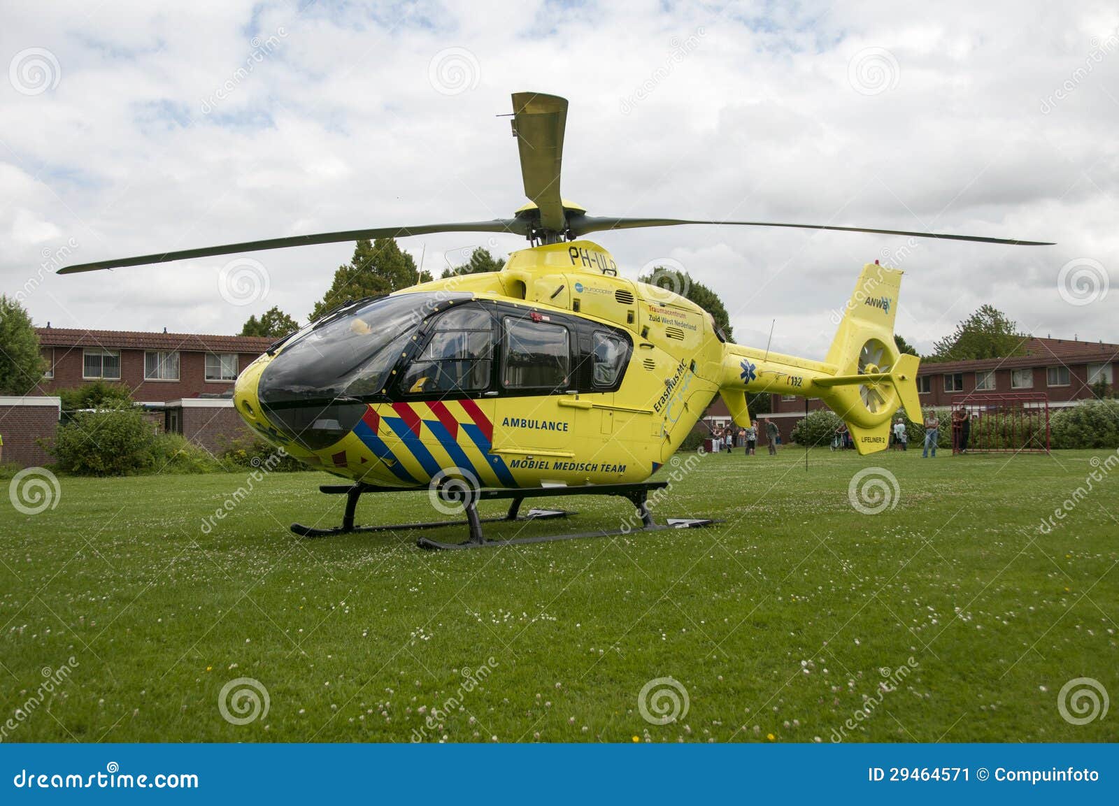 Gele Traumahelikopter in Holland Redactionele Foto - Image of alarm ...