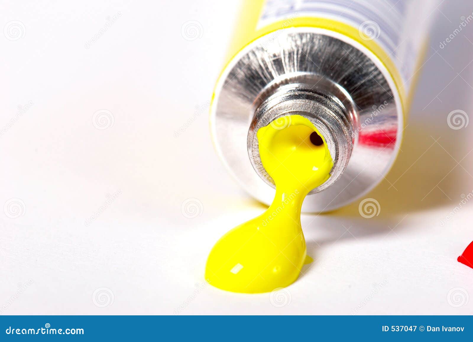 Gele verf stock afbeelding. Image of verf, afgedrukt, document - 537047