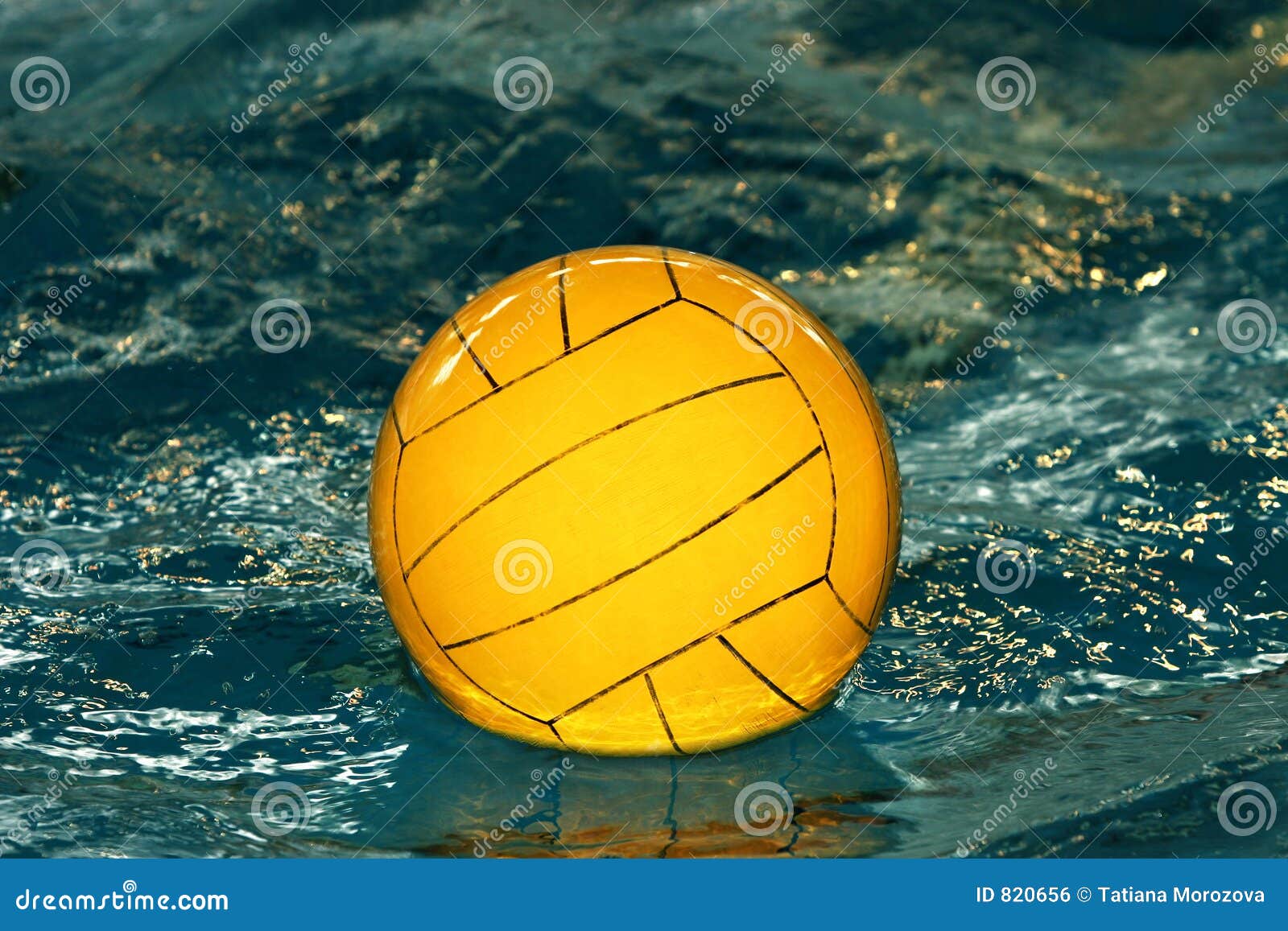 Gele water-polo bal stock foto. Image of pariteit, zomer - 820656