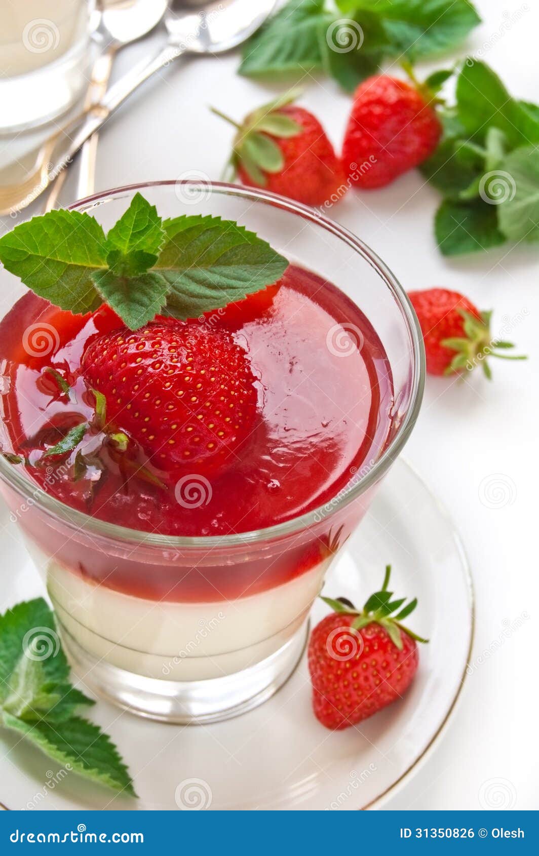 Gelei met aardbei stock foto. Image of drinkbeker, zoet - 31350826