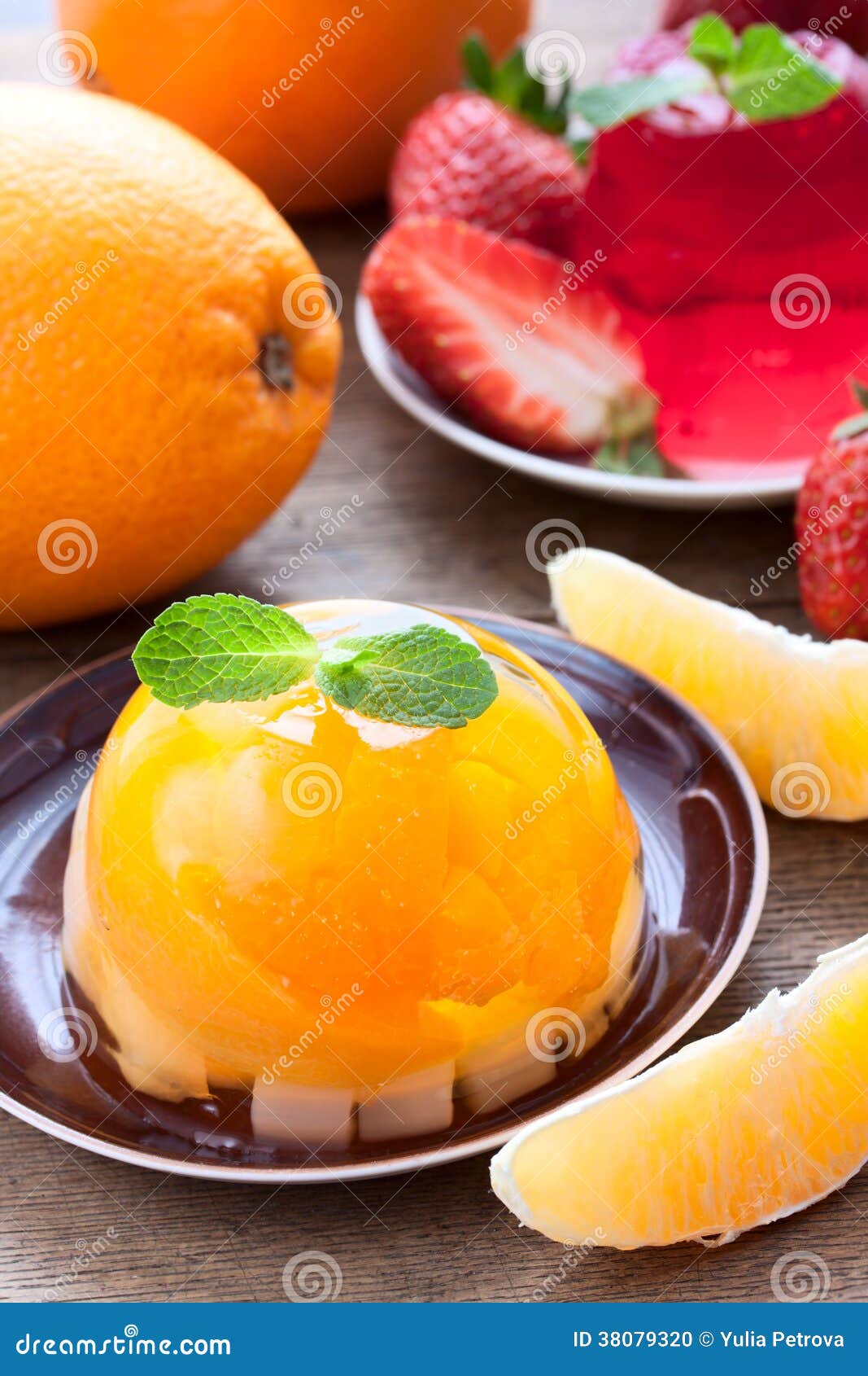 Gelei met fruitstukken stock foto. Image of stuk, koude - 38079320