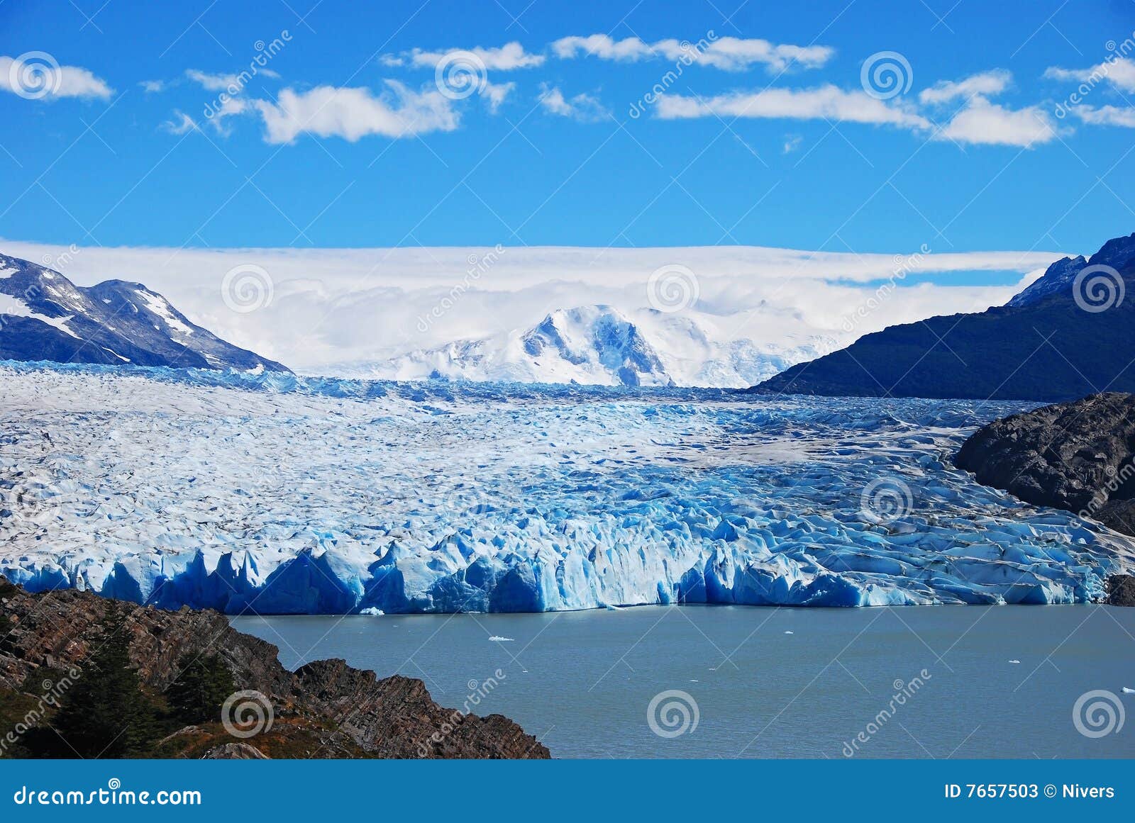 Geleira azul grande imagem de stock. Imagem de lago, verde - 7657503