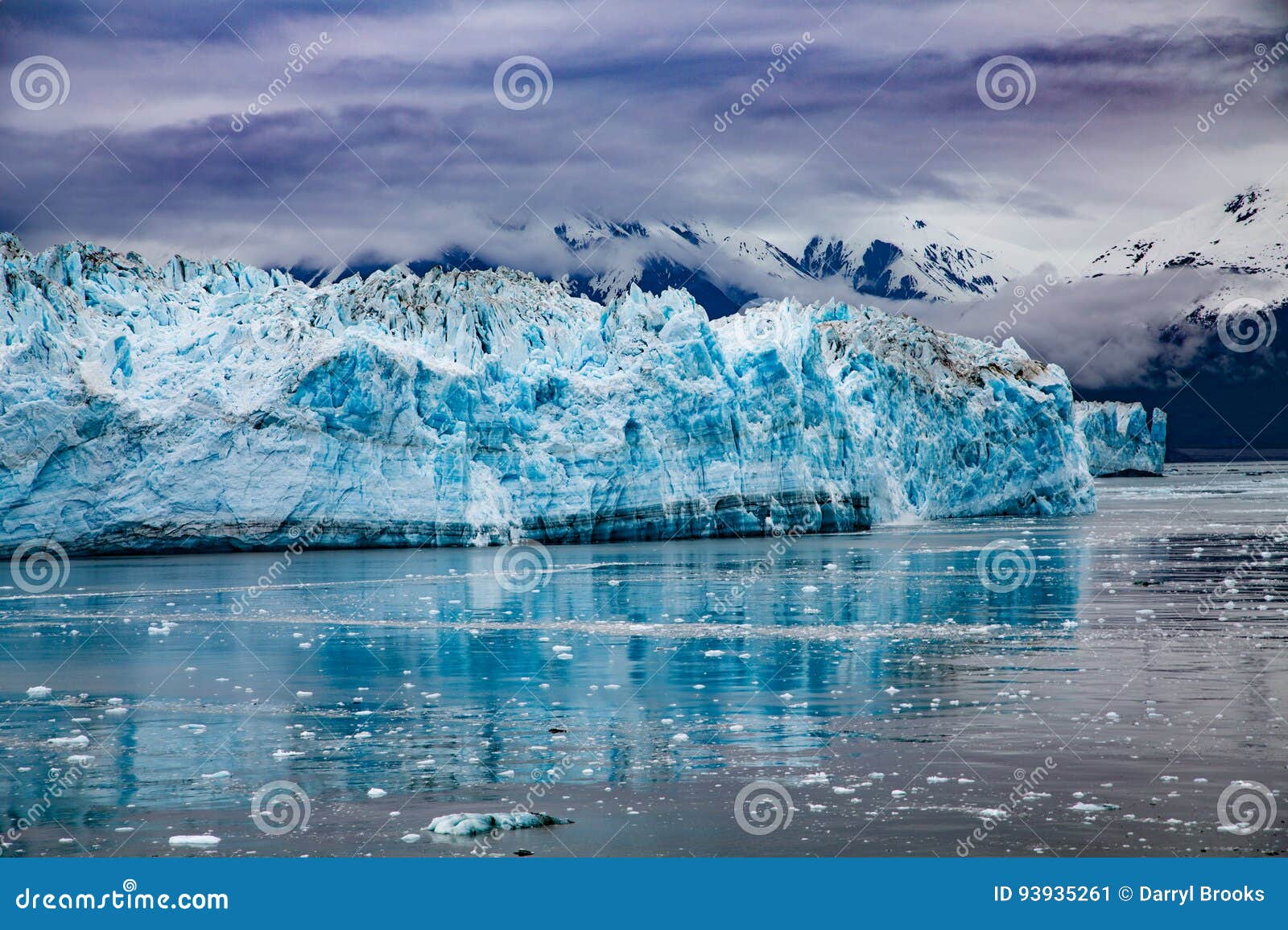 Geleira De Hubbard Sob Nuvens De Tempestade Imagem de Stock - Imagem de ...