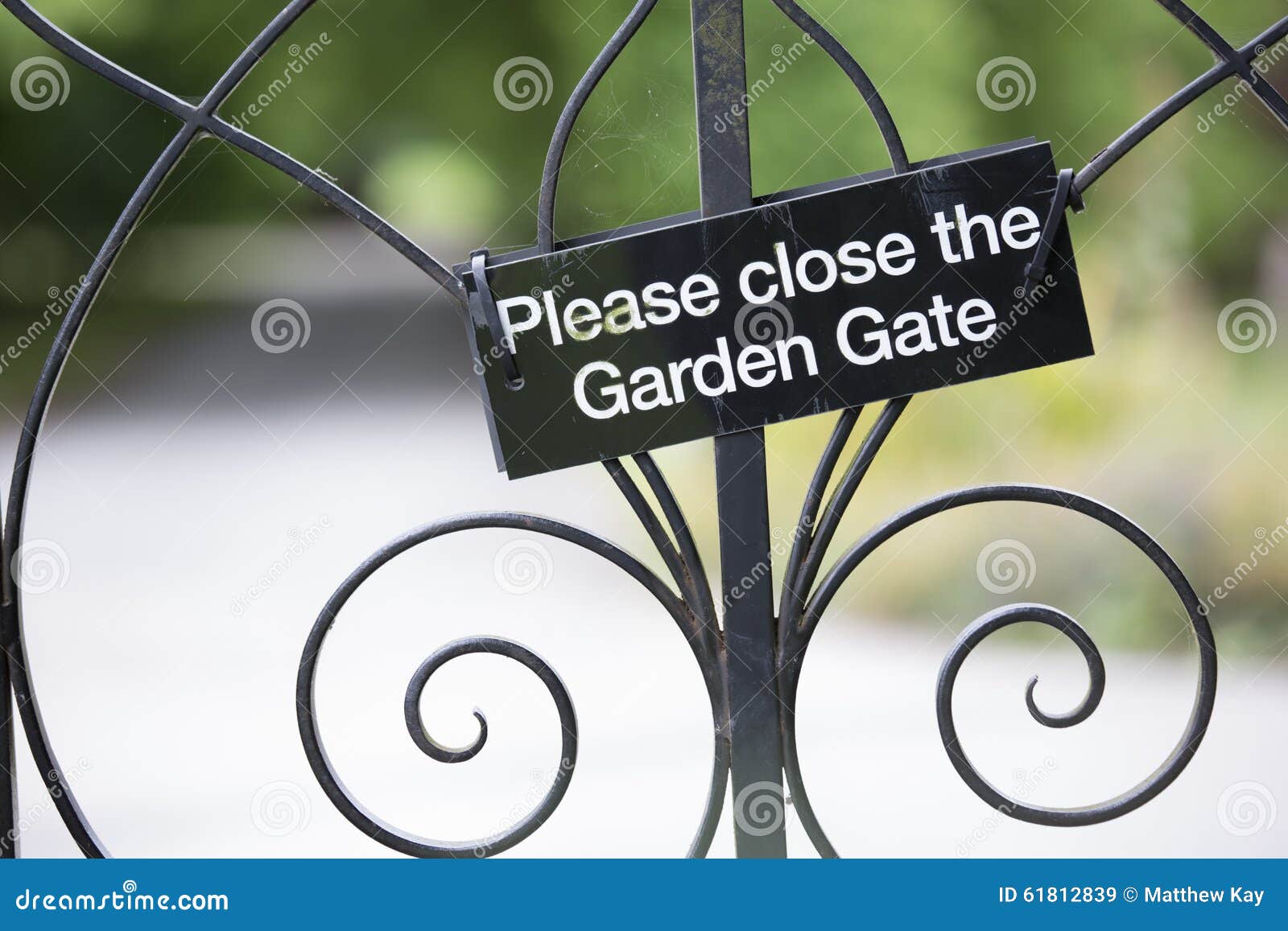 Gelieve Te Sluiten De Poort Stock Afbeelding - Image of sluit, tevreden ...