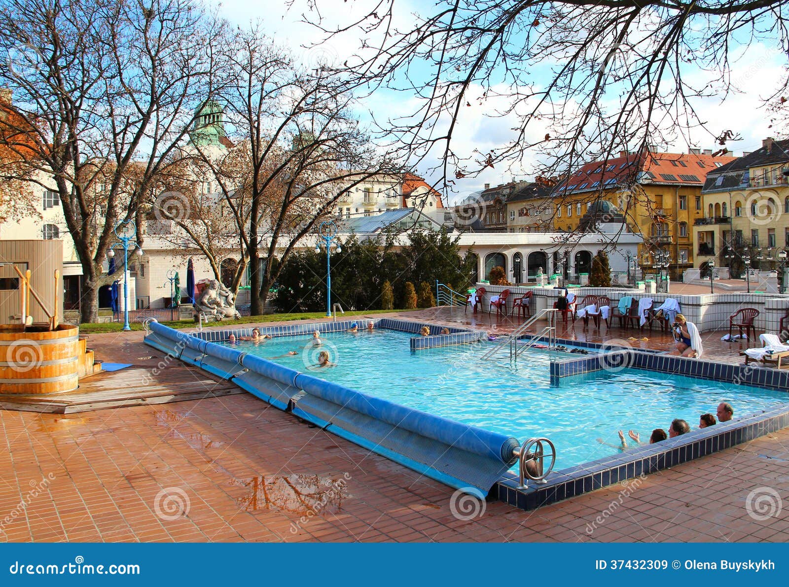 Gellert bad i Budapest redaktionell fotografering för bildbyråer. Bild ...