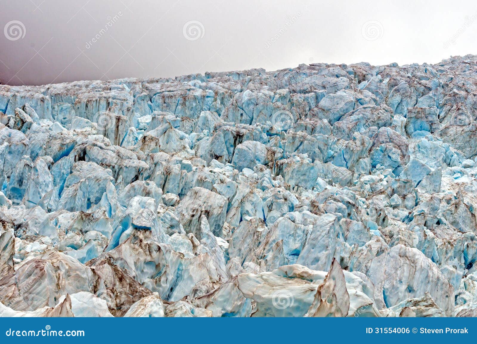 Gelo Azul Em Uma Queda De Gelo Glacial Foto de Stock - Imagem de ...
