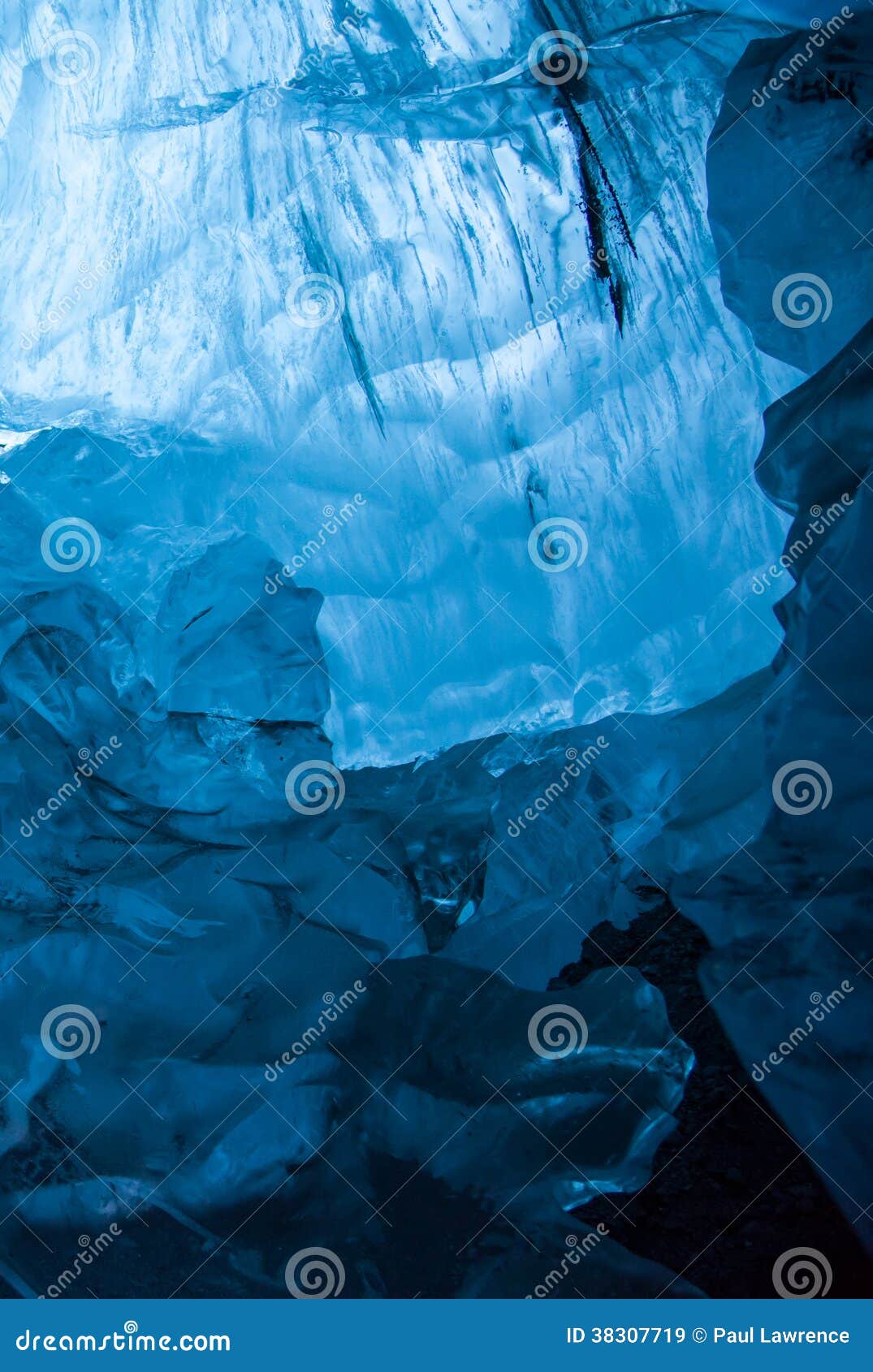 Gelo azul glacial imagem de stock. Imagem de fresco, derretimento ...