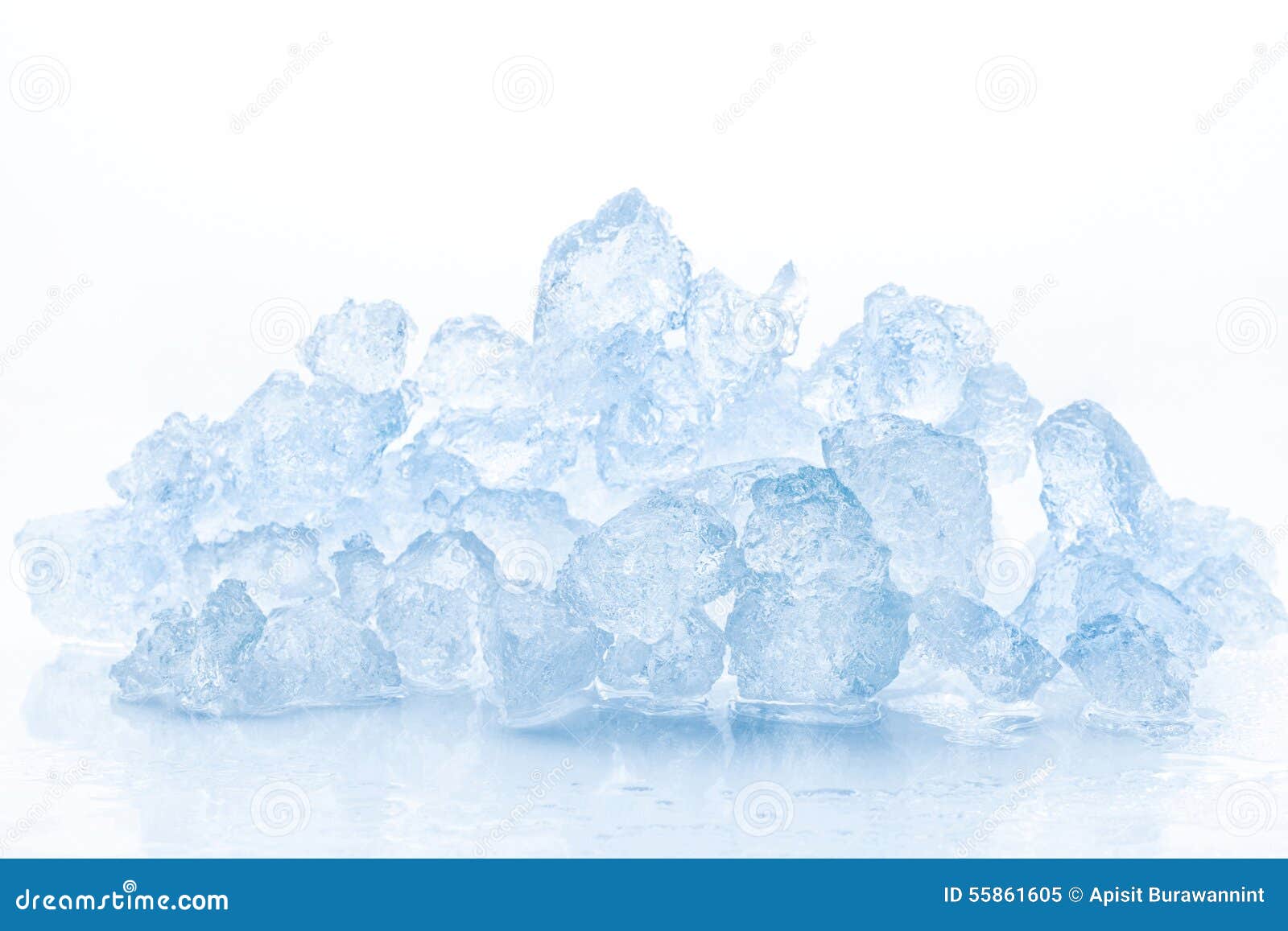 Gelo Esmagado No Fundo Branco Imagem de Stock - Imagem de inverno, azul ...