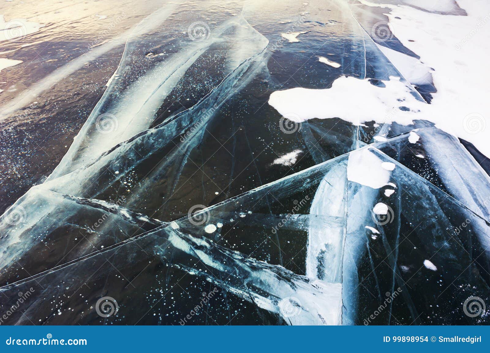 Gelo no lago congelado foto de stock. Imagem de frio - 99898954