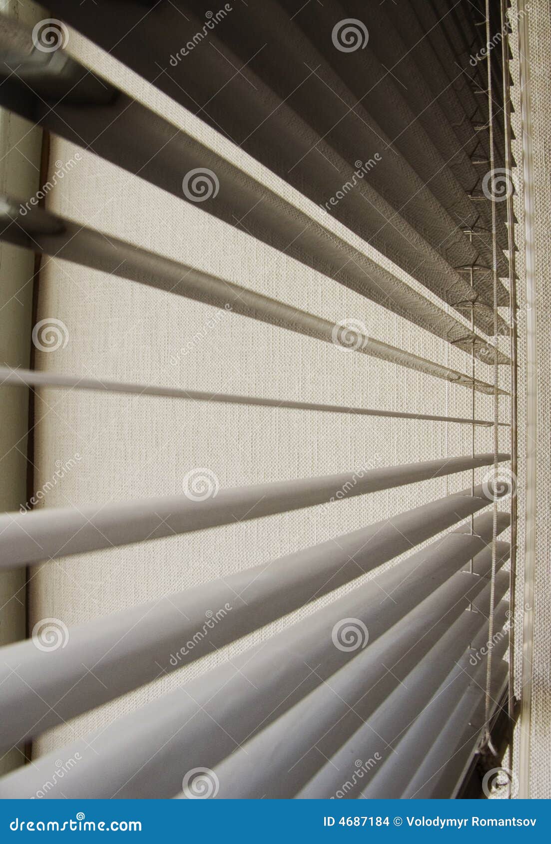 Gelosia Di Plastica Ad Una Finestra Fotografia Stock - Immagine di ...