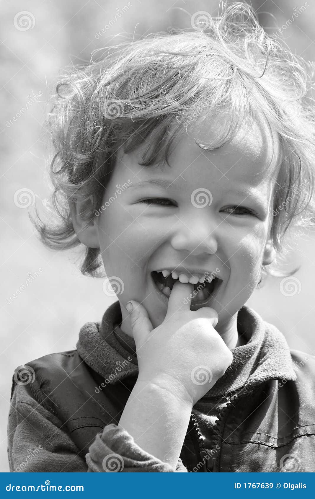 Gelukkig lachend kind stock afbeelding. Image of onschuldig - 1767639