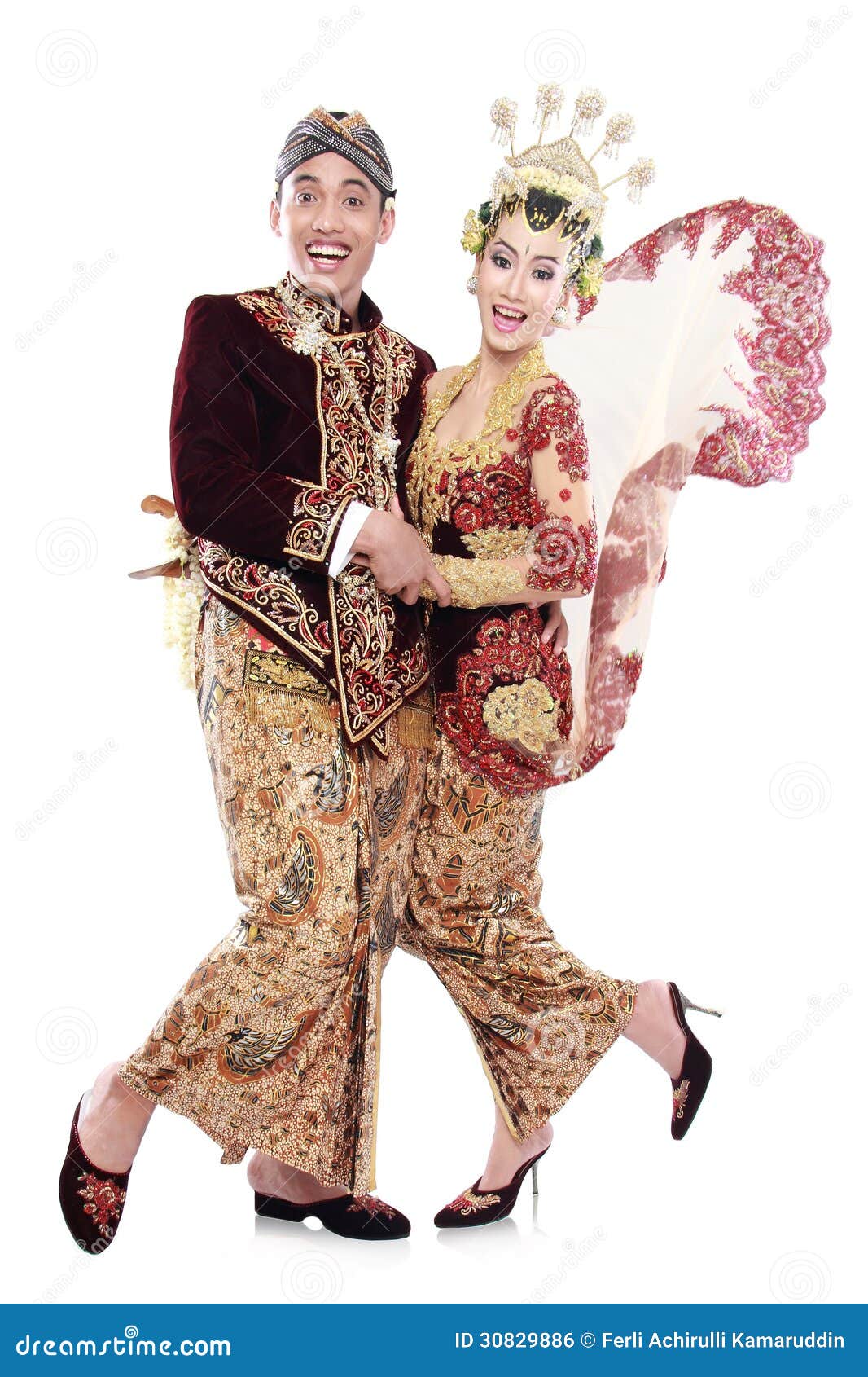 Gelukkig Traditioneel Het Huwelijkspaar Van Java Stock Foto - Image of ...