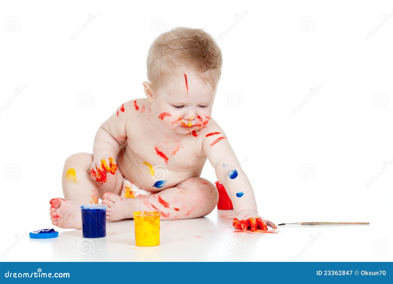 Gelukkig Vuil Kind Met Verven Stock Afbeelding - Image of verf, borstel ...