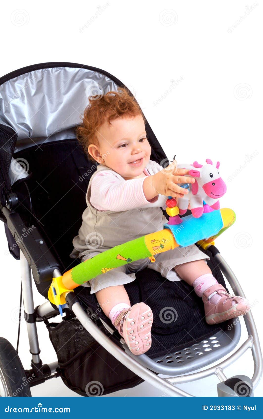 Gelukkige Baby in Wandelwagen Stock Afbeelding - Image of achtergrond ...