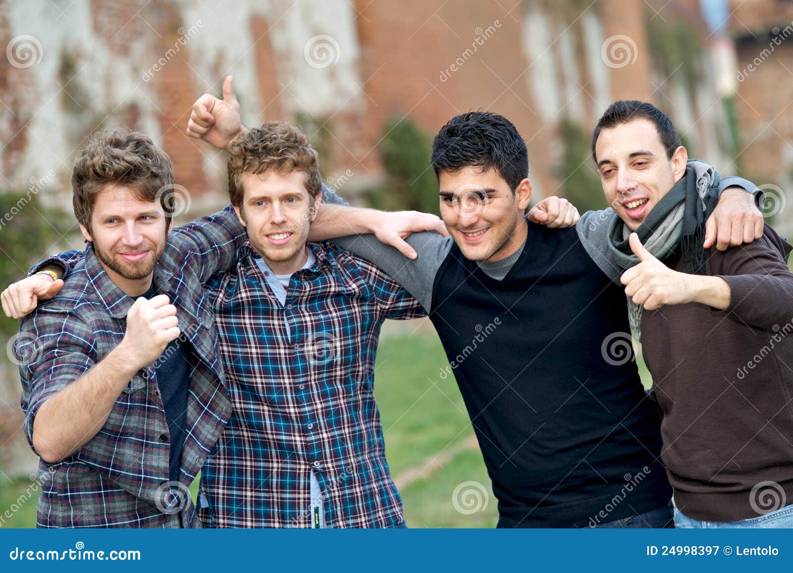 Gelukkige Groep Jongens Buiten Stock Afbeelding - Image of vriendschap ...