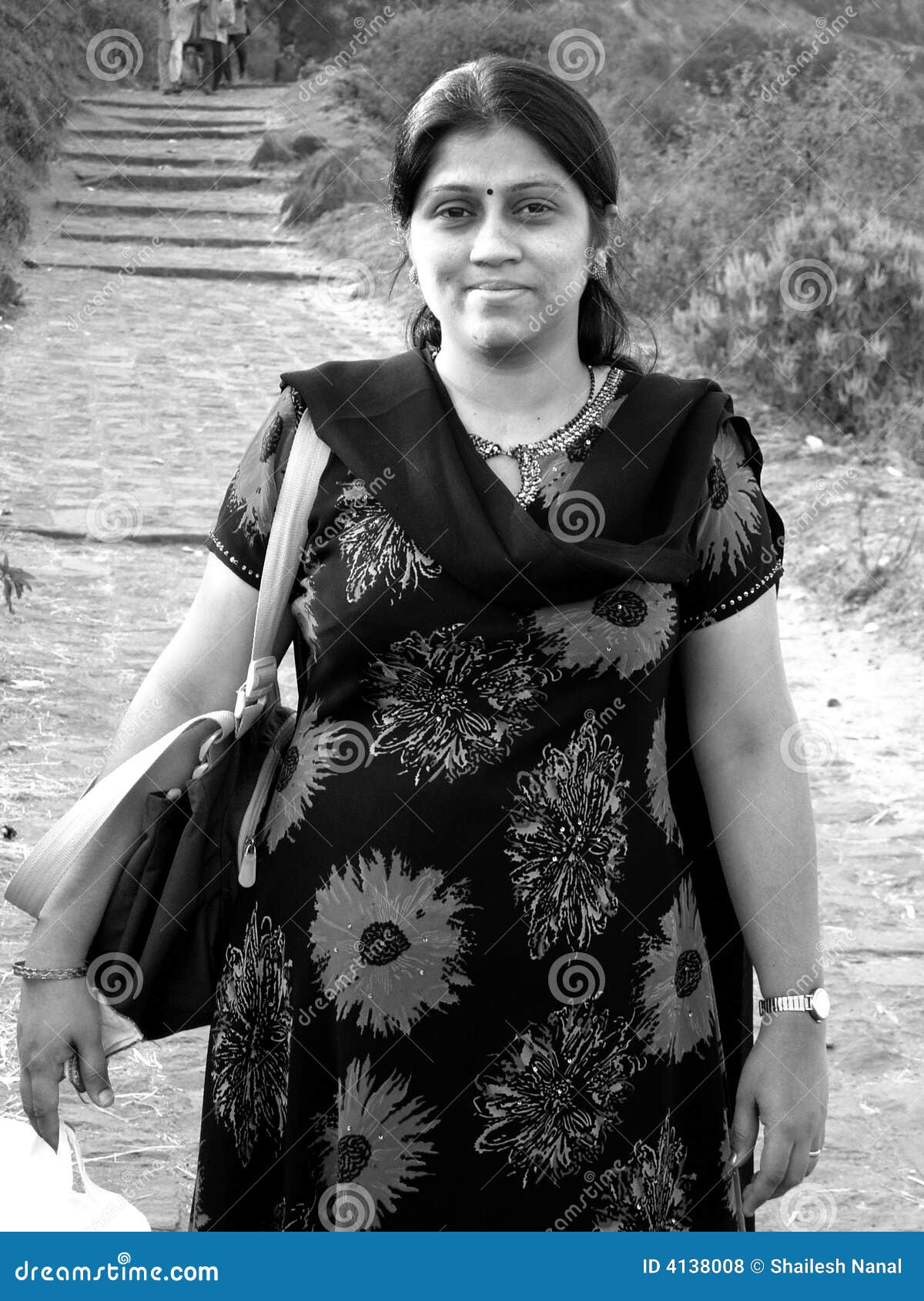 Gelukkige Jonge Indische Vrouw Stock Foto - Image of sari, gegevens ...