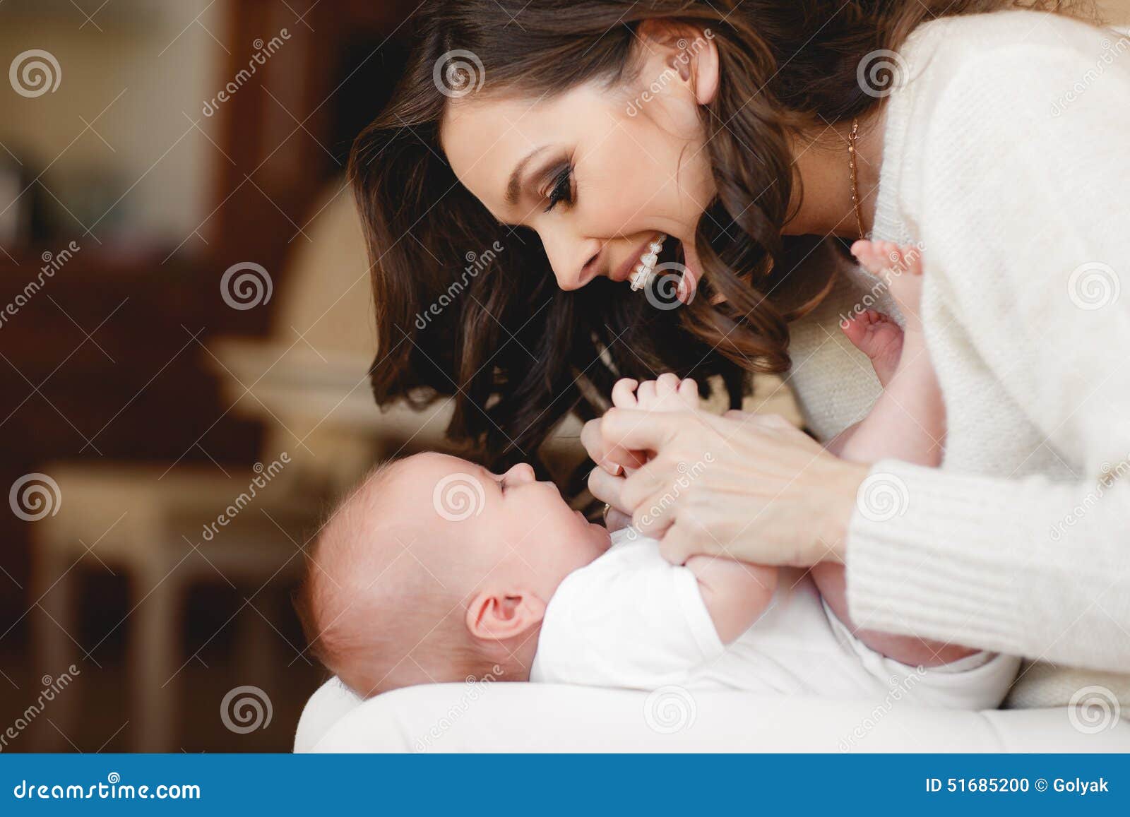 Gelukkige Moeder Met Pasgeboren Baby Stock Foto - Image of baby ... Gelukkige Moeder Met Pasgeboren Baby Stock Foto - Image of baby ...