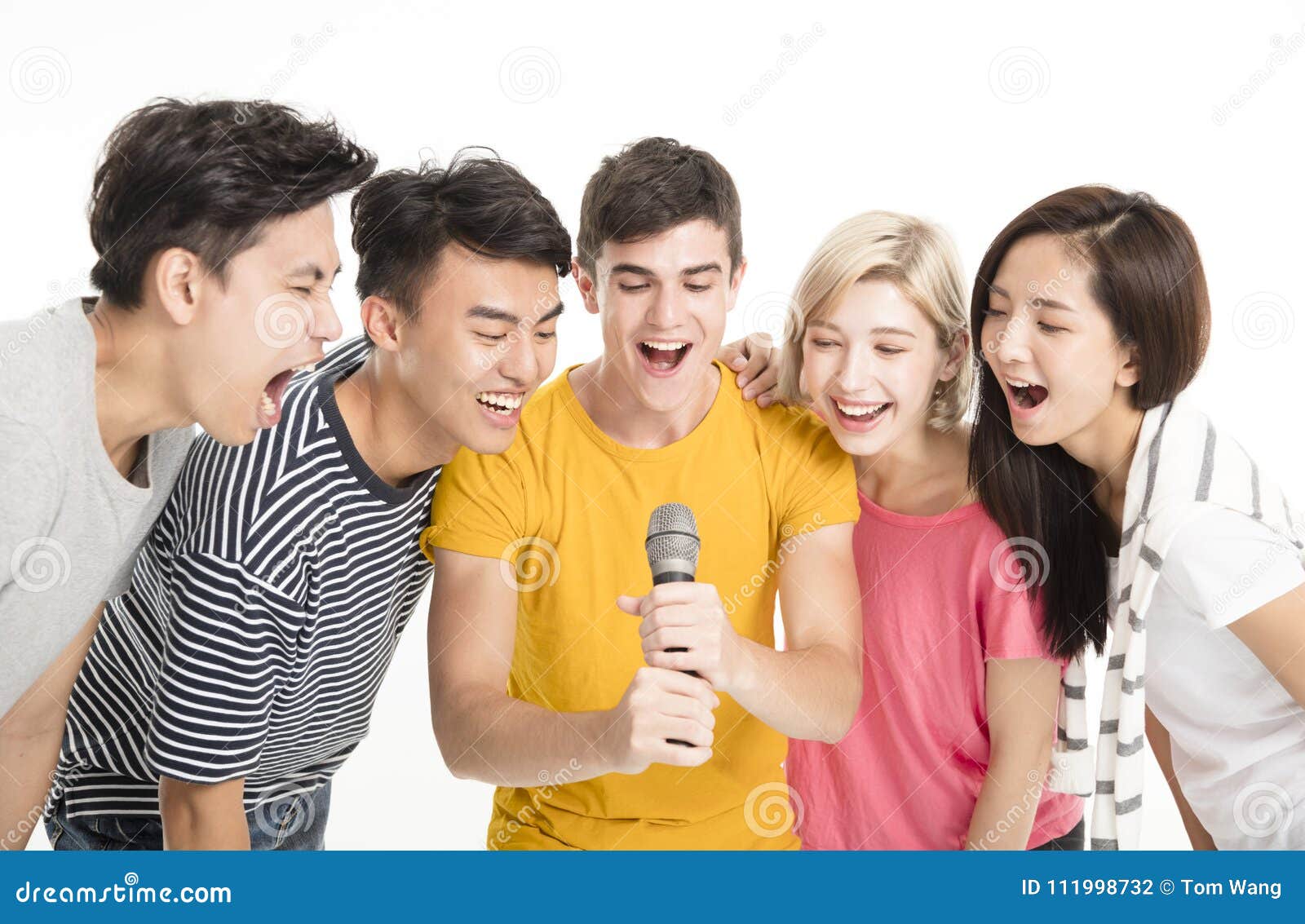 Gelukkige Vrienden Die Lied Samen Zingen Stock Foto - Image of vrolijk ...