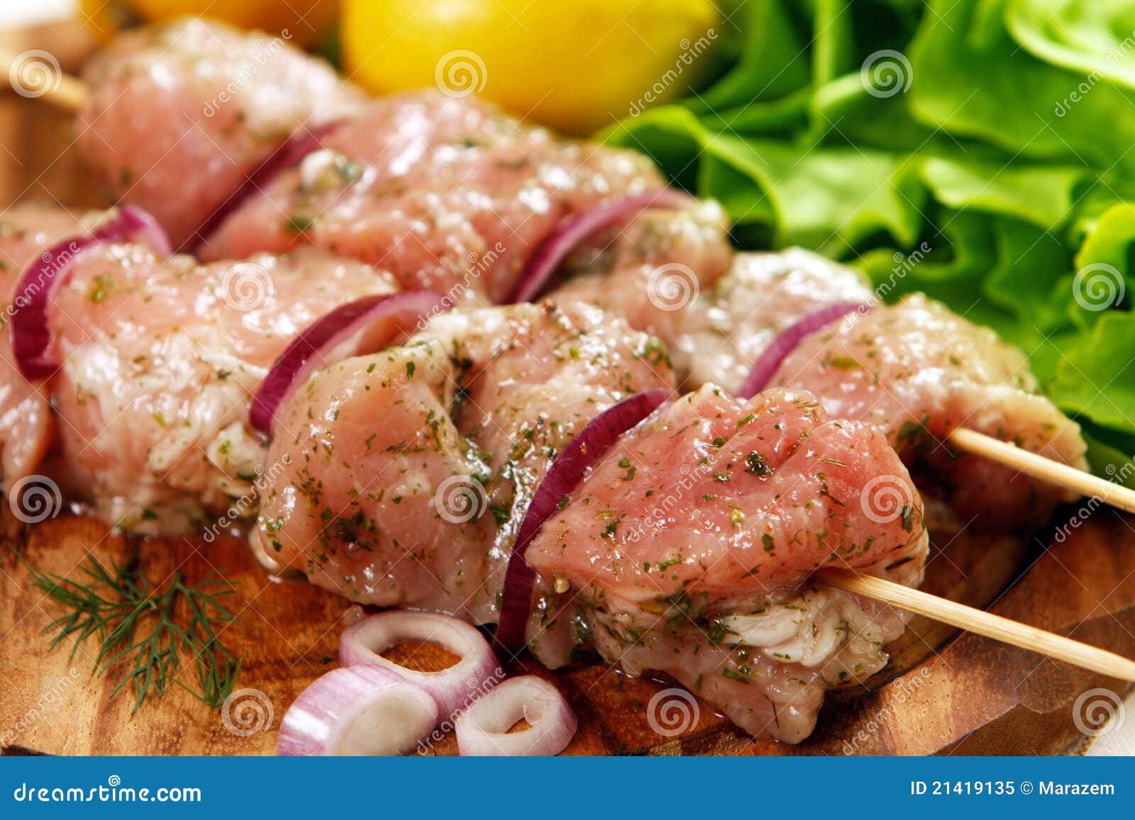 Gemarineerd vlees stock afbeelding. Image of stok, barbecue - 21419135