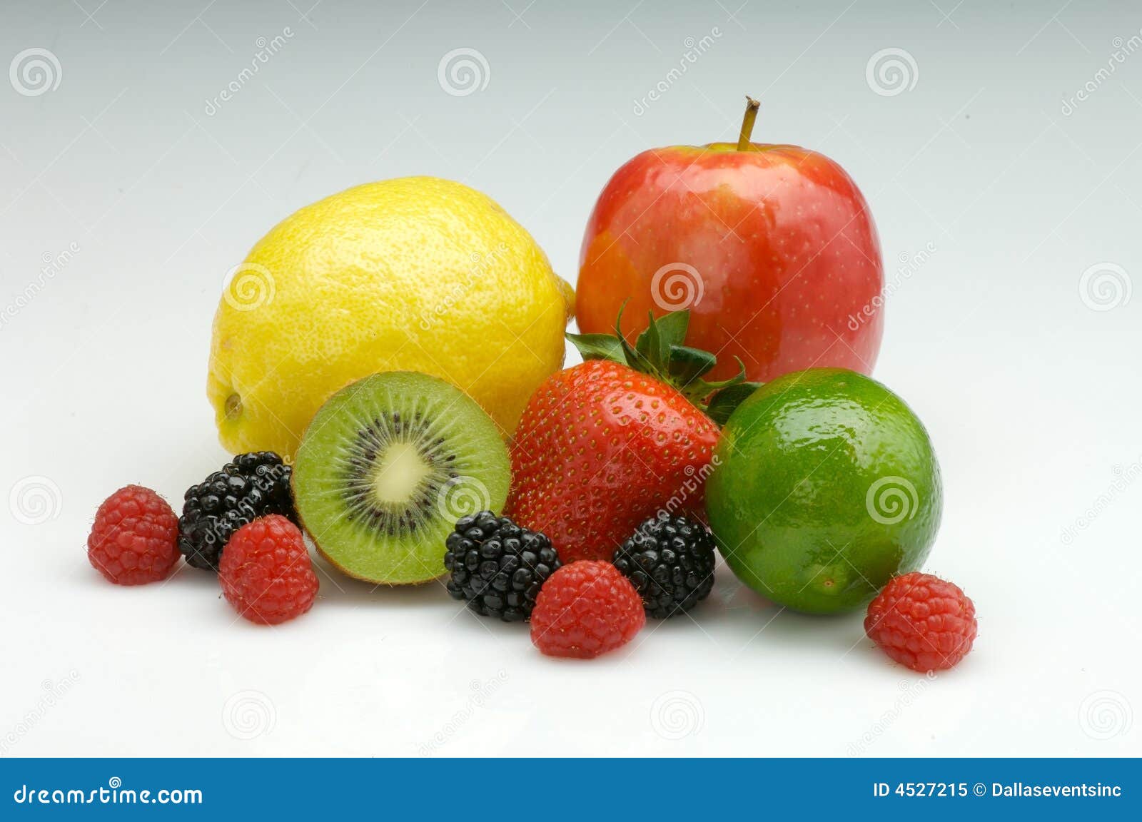 Gemengd rijp vers fruit stock afbeelding. Image of velen - 4527215