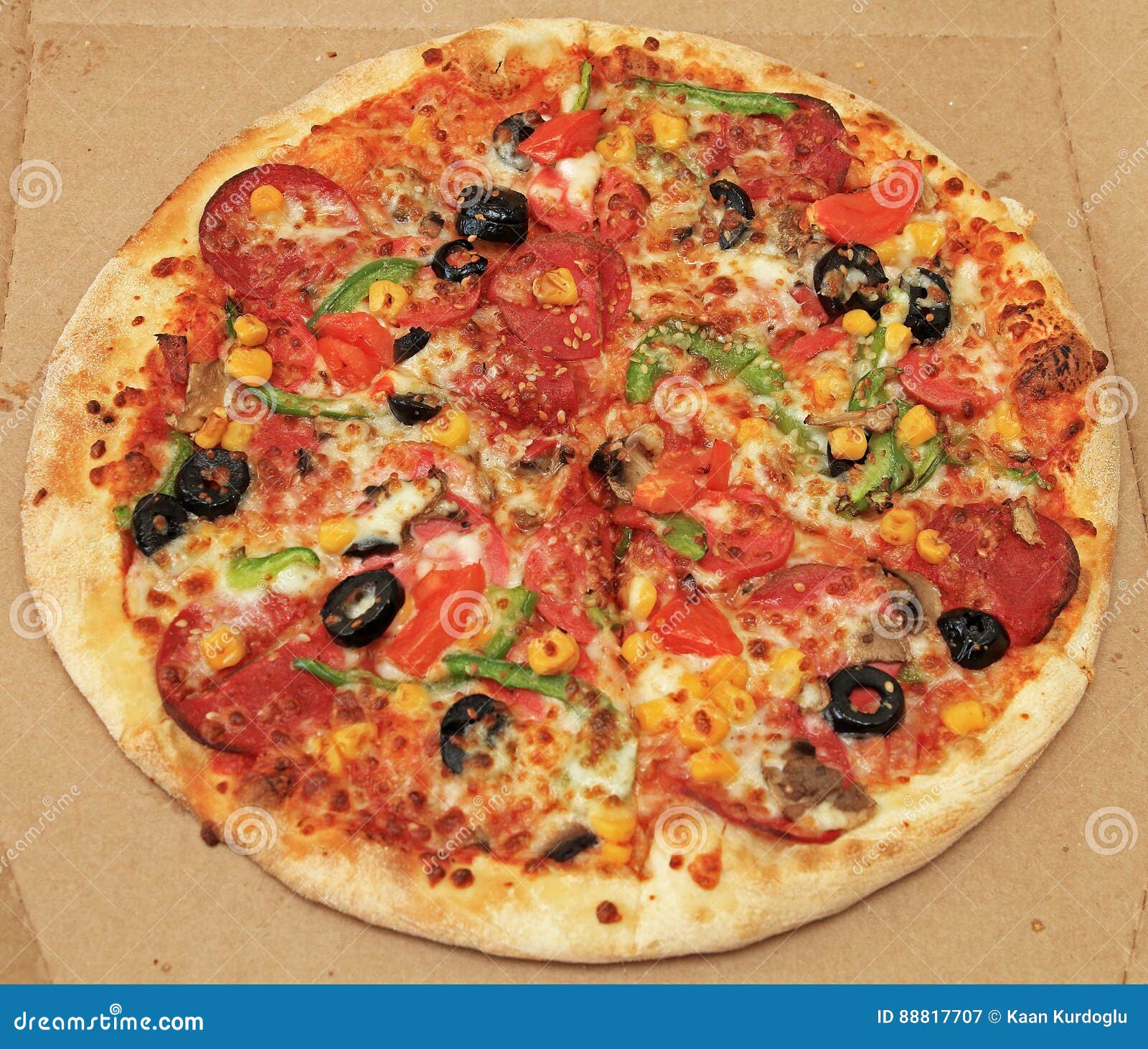 Gemengde Pizza in Pizzadoos Stock Afbeelding - Image of gemengd, kaas ...