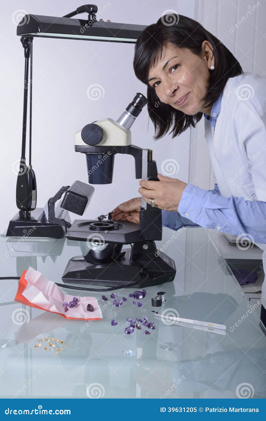 The gemologist stock image. Image of glowing, goldsmith - 39631205