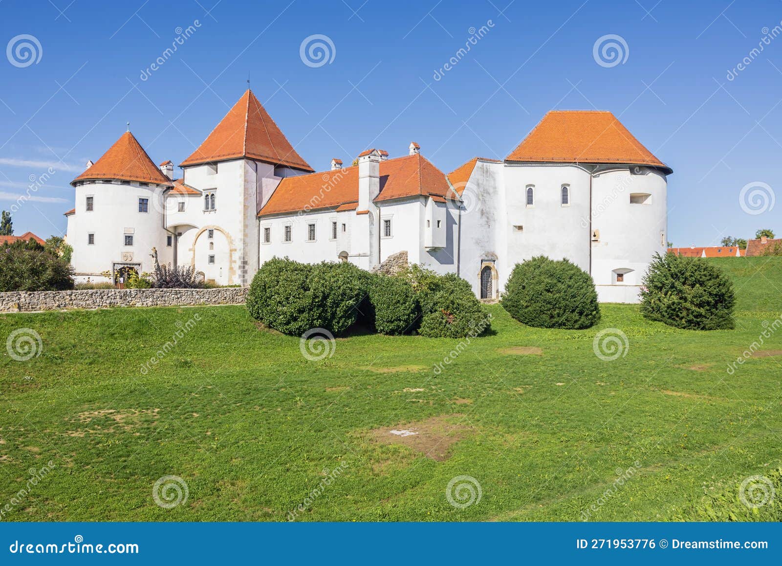 General View of the Varazdin Castle Stock Photo - Image of baroque ...