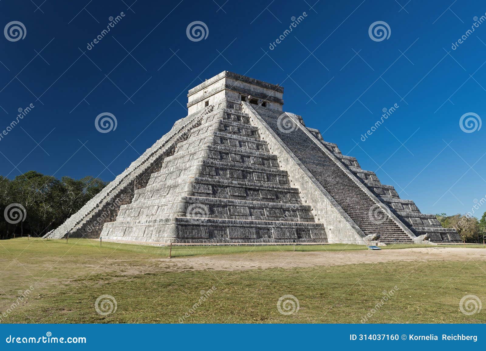 Ruins, Pyramid And Temples In Chichen Itza, Yucatan, Mexico Stock Photo ...