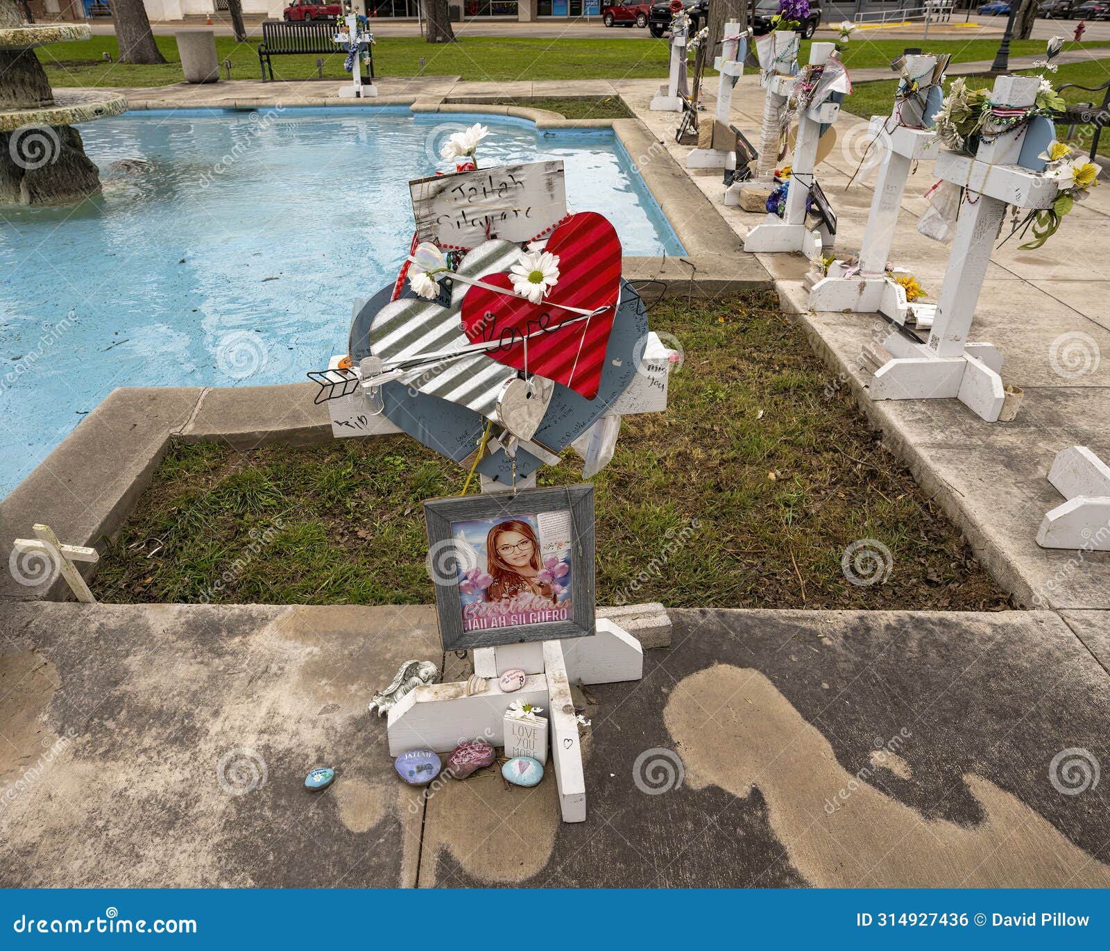 Memorial Cross for Jailah Nicole Silguero at the Uvalde Memorial ...
